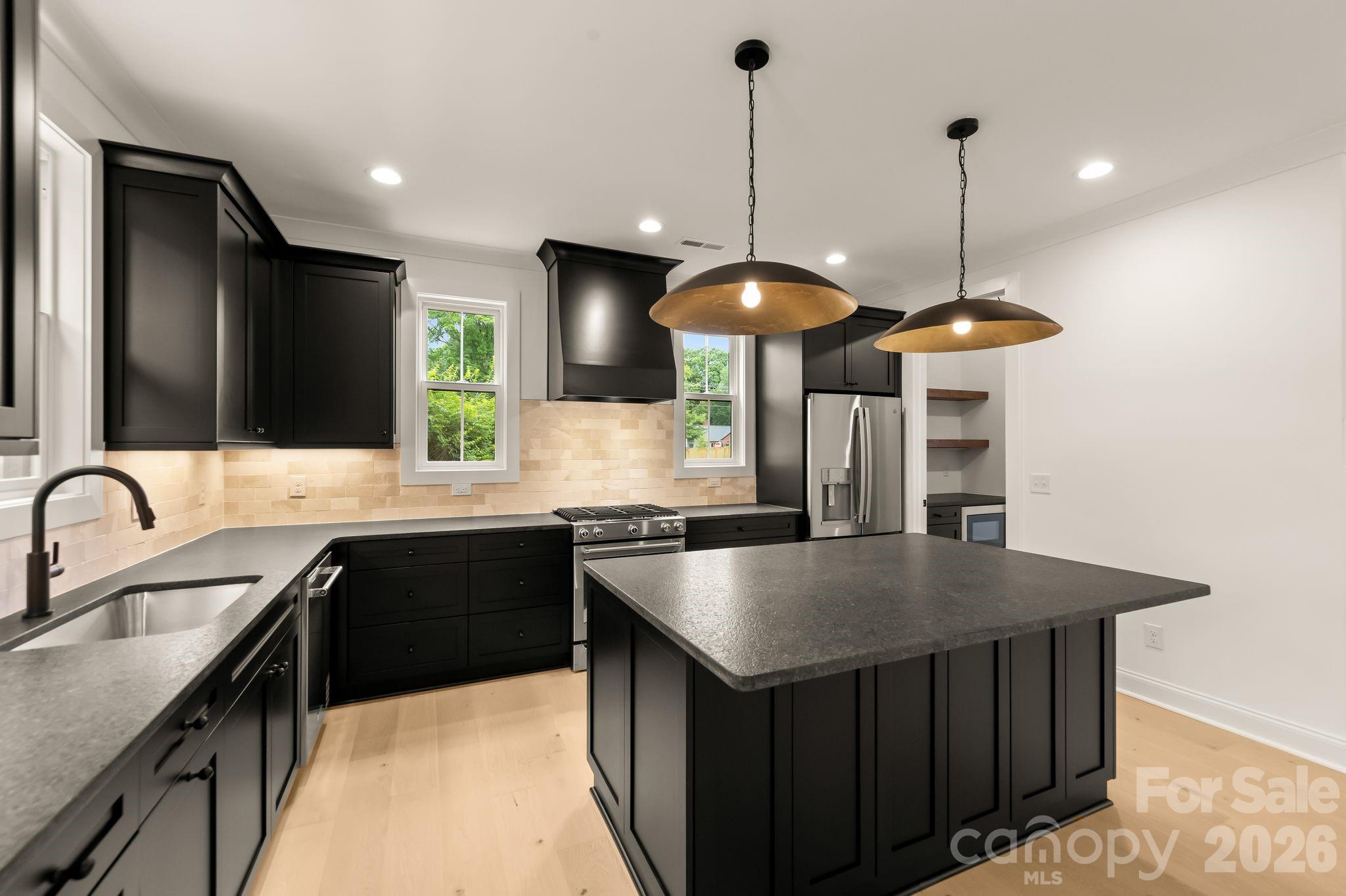 Photo 4 of 3031 Mathis Drive, Charlotte, NC