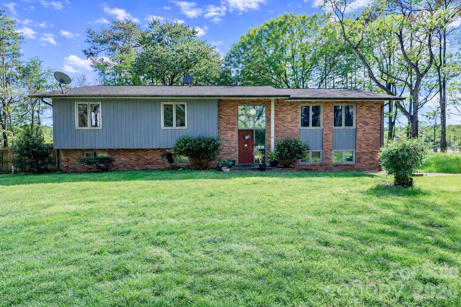 Exterior of 225 Midway Road, Statesville, NC