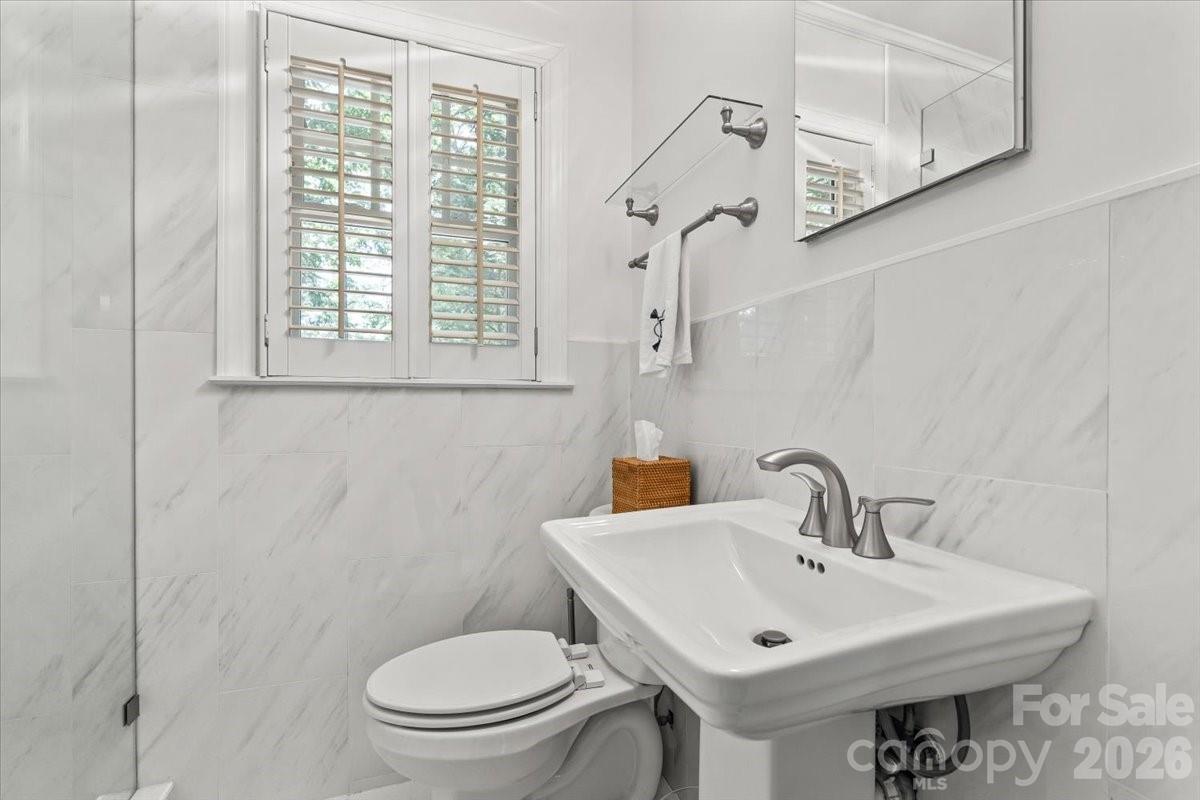 Photo 31 of 3000 Forest Park Drive, Charlotte, NC