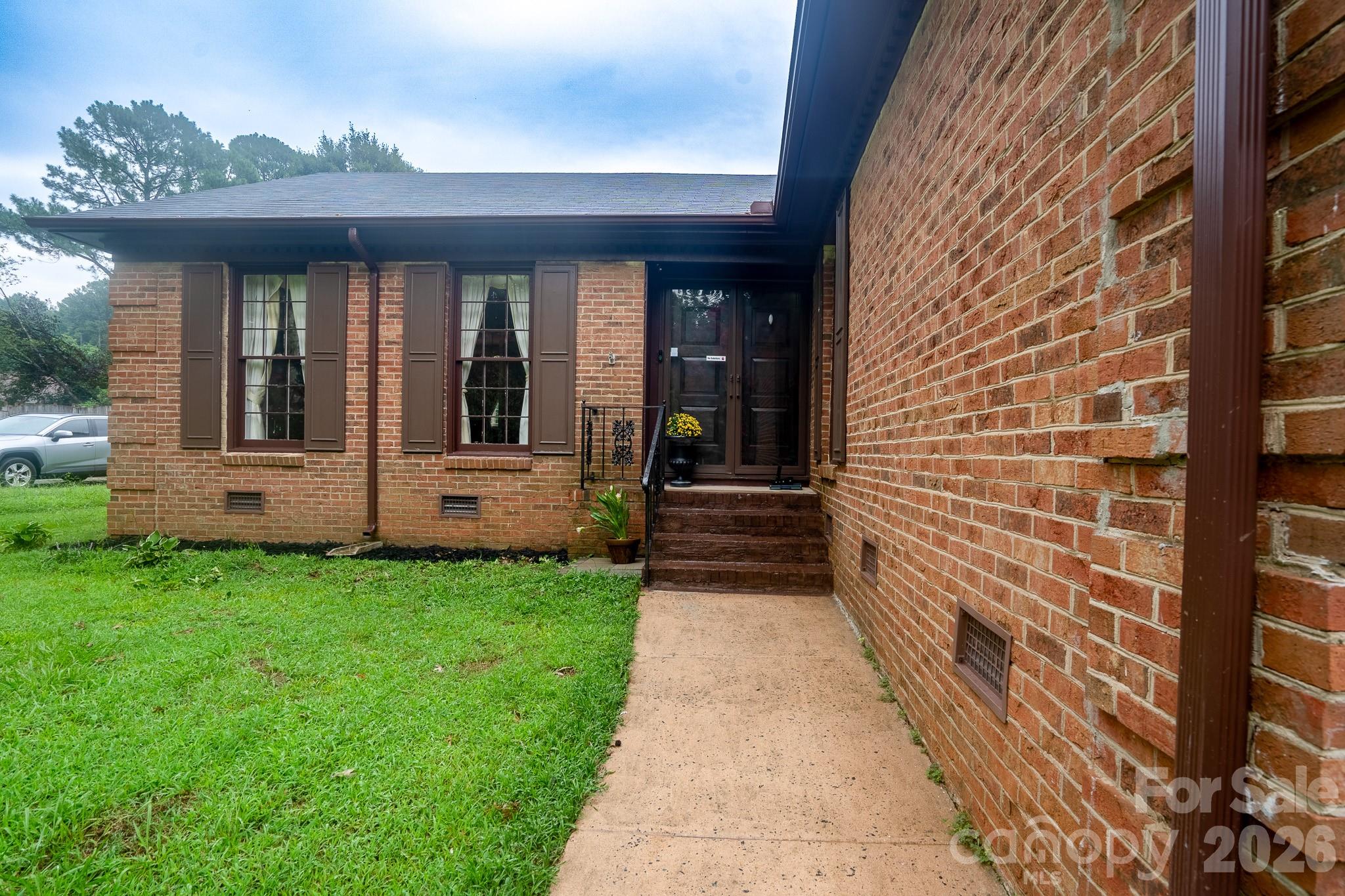 Photo 2 of 5742 faulconbridge Road, Charlotte, NC