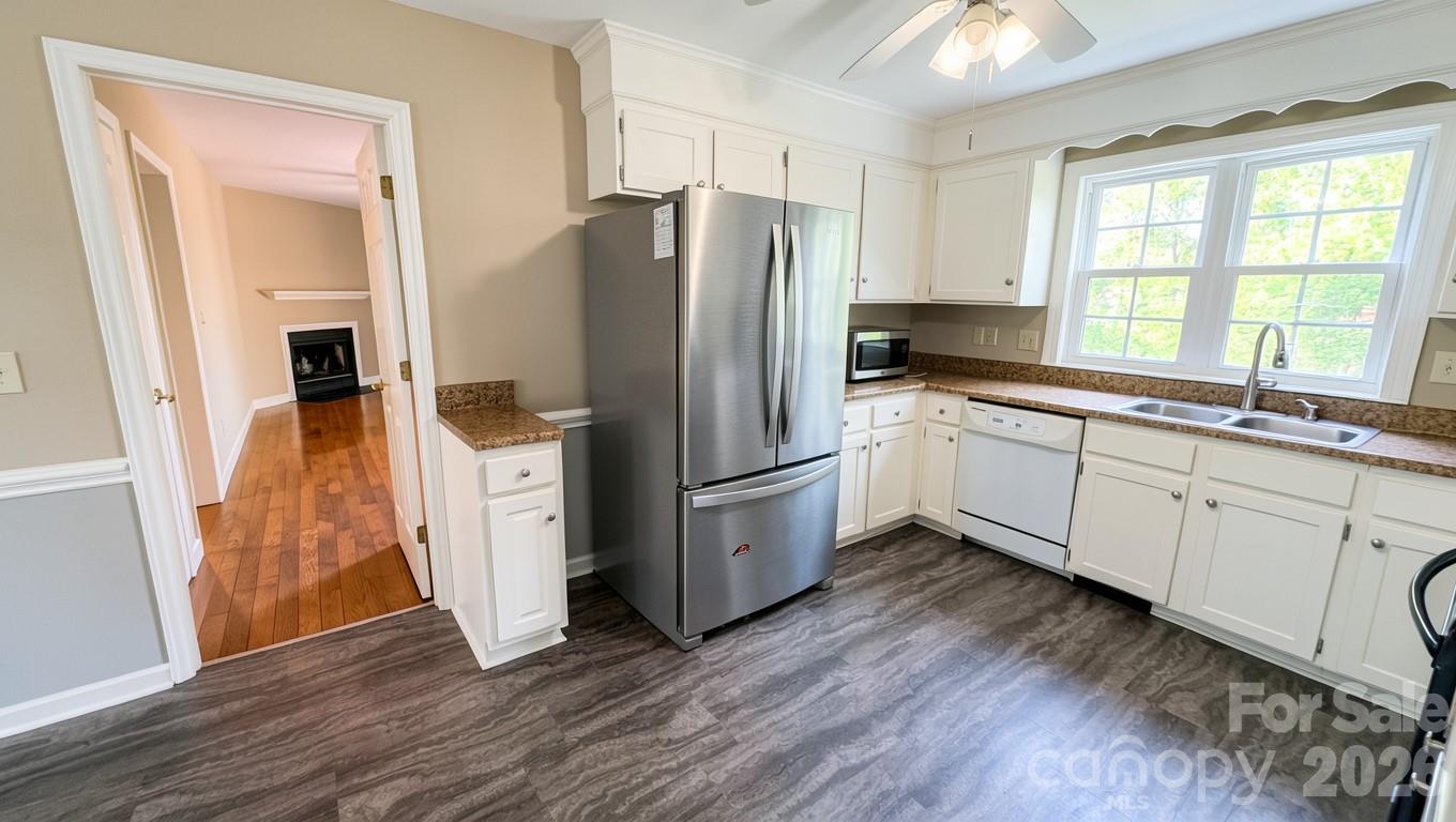 7218 Quail Ridge Drive, Charlotte, NC - photo 8 of 35