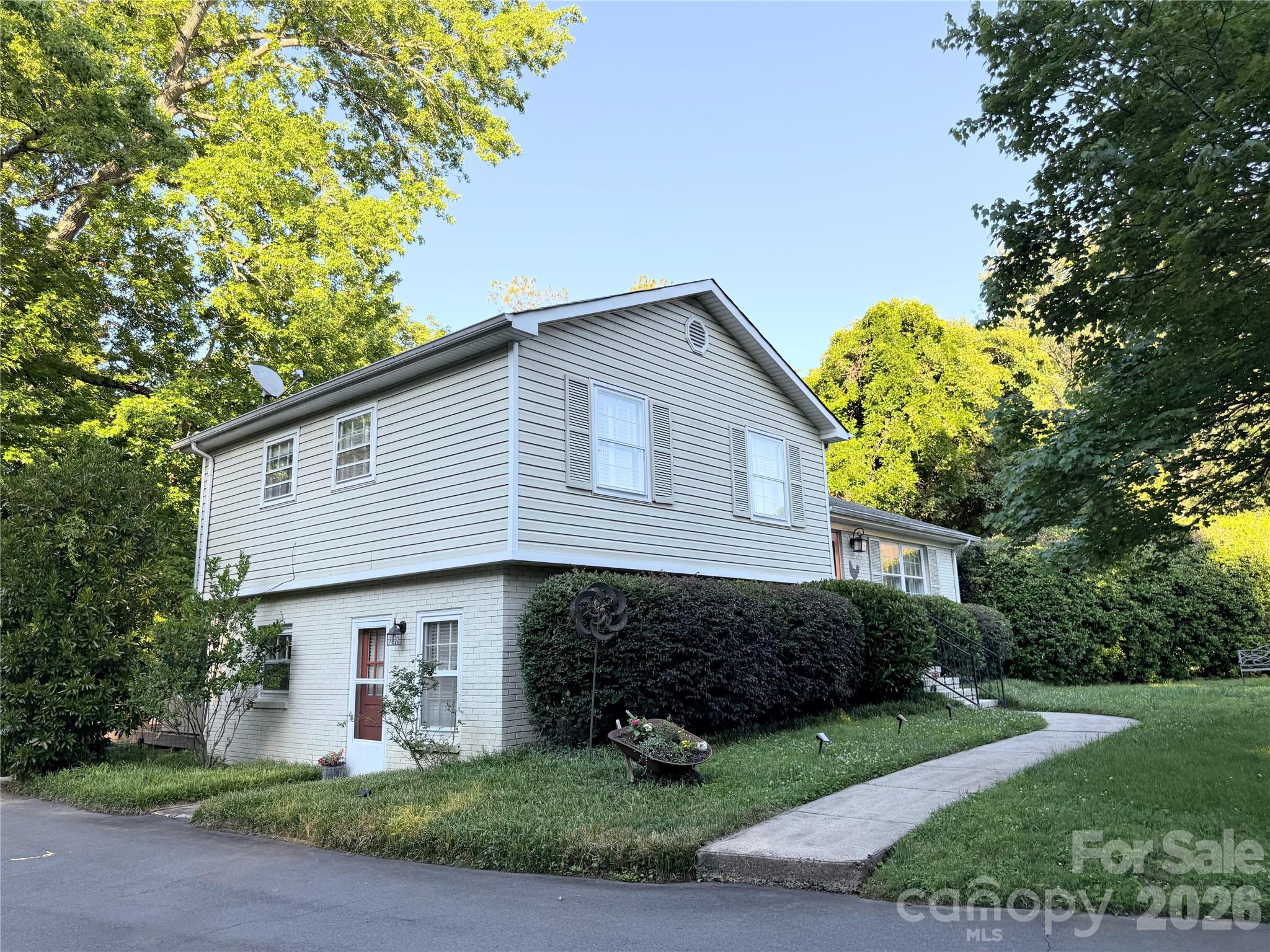 Photo 3 of 6701 Rugby Lane, Charlotte, NC