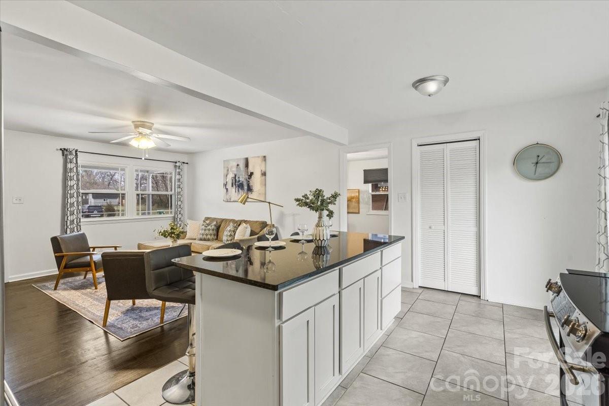 Photo 8 of 4930 Crestmont Drive, Charlotte, NC