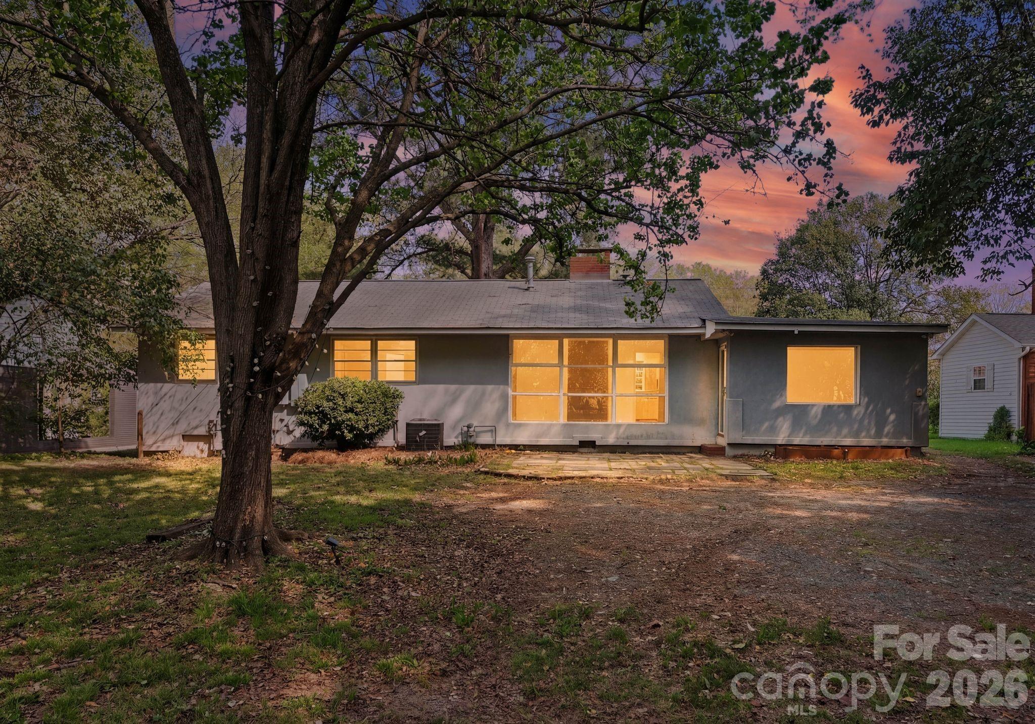1136 E Woodlawn Road, Charlotte, NC - photo 45 of 48