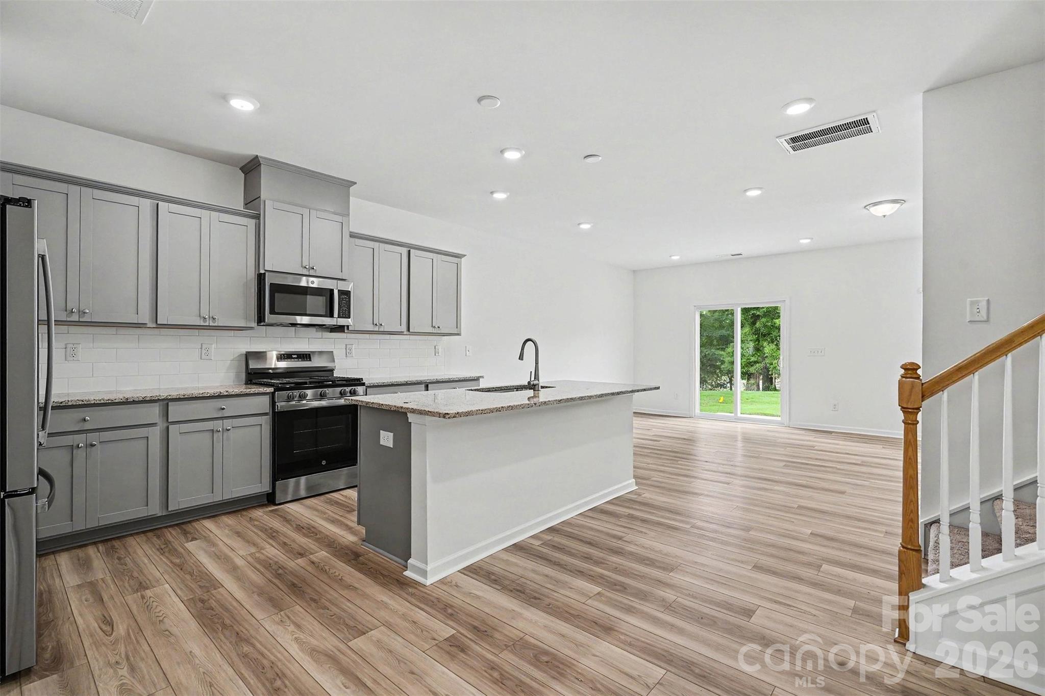 Photo 7 of 4035 Lawnview Drive, Charlotte, NC