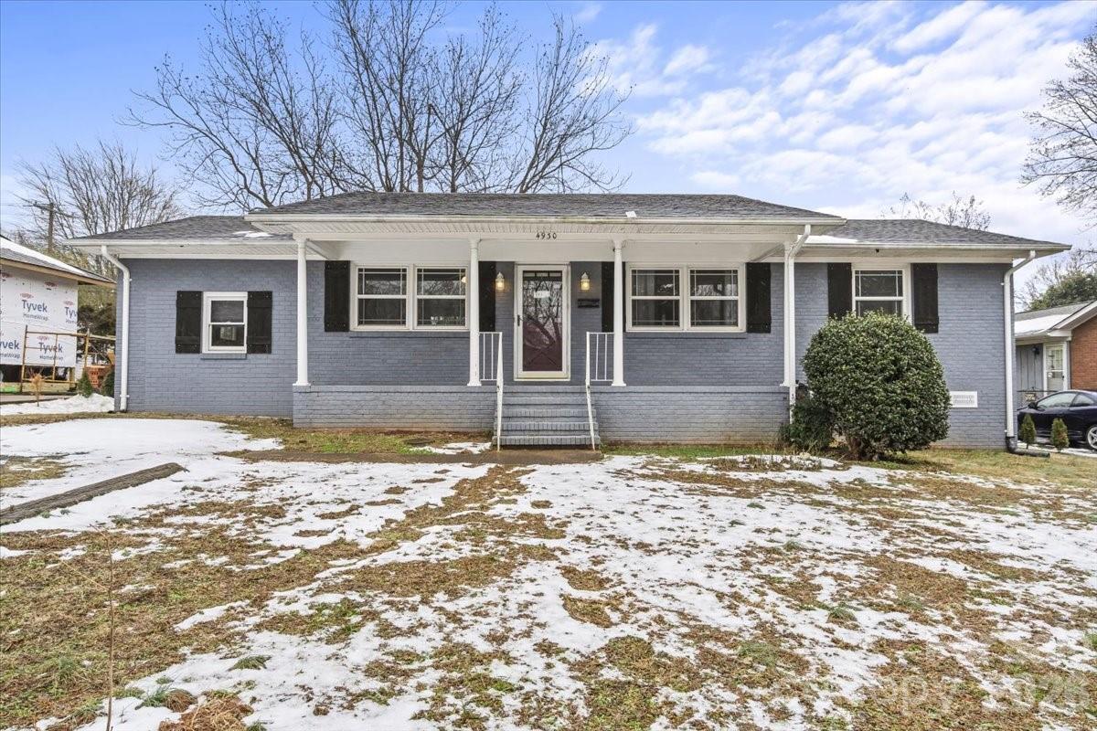Home for sale at 4930 Crestmont Drive, Charlotte, NC — photo 1 of 31