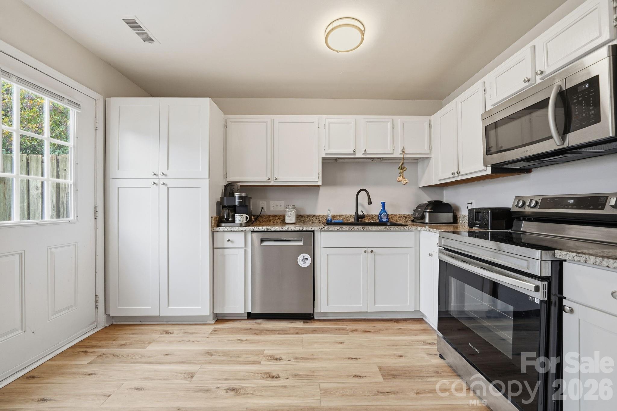 Photo 7 of 5918 Crape Myrtle Lane, Charlotte, NC