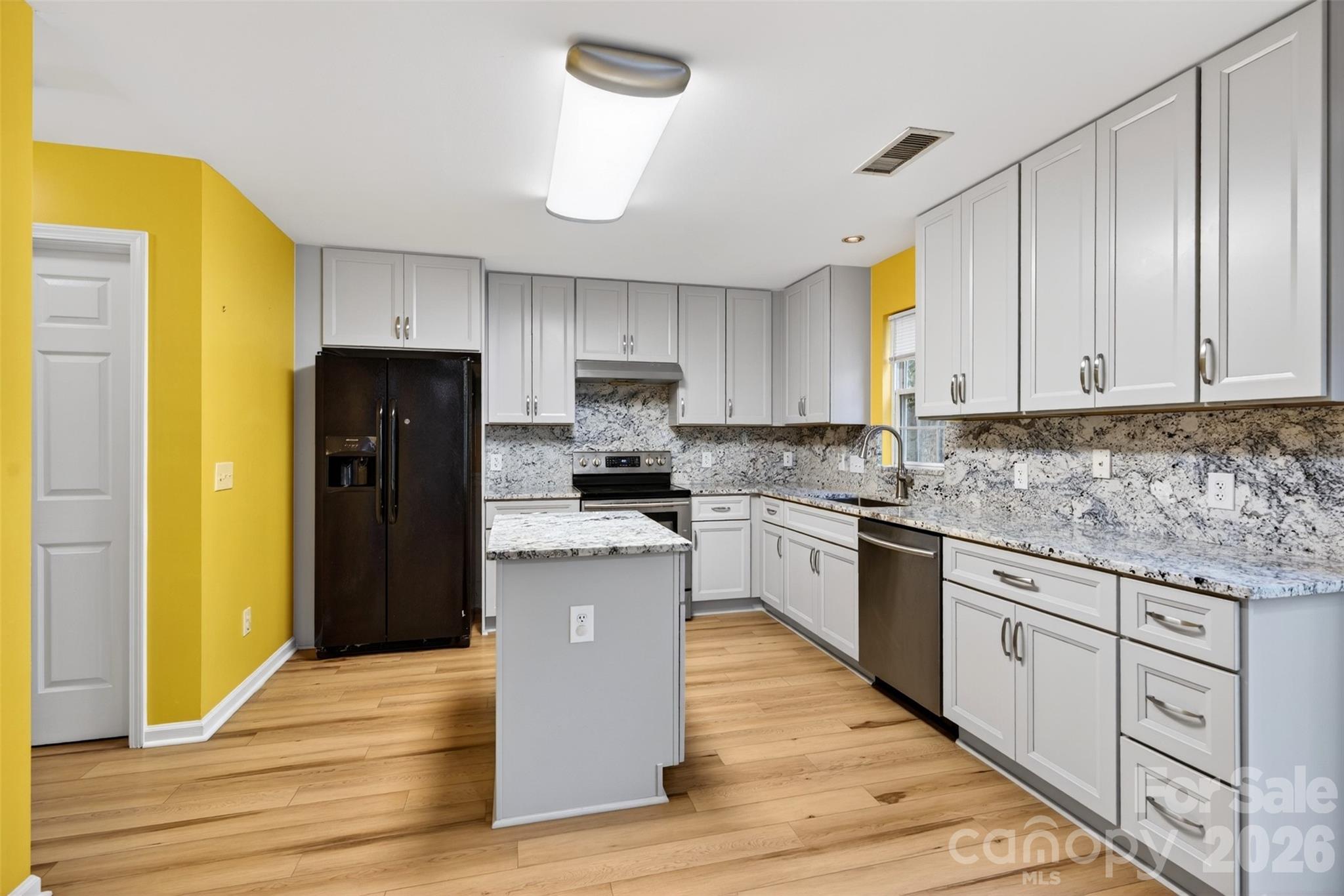 Photo 15 of 2539 Thornfield Road, Charlotte, NC