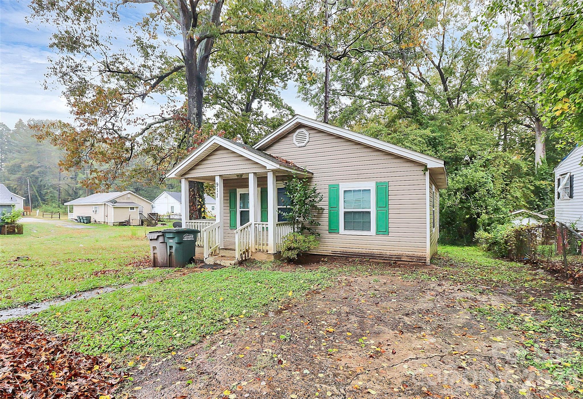 Photo 2 of 911 N Ransom Avenue, Gastonia, NC