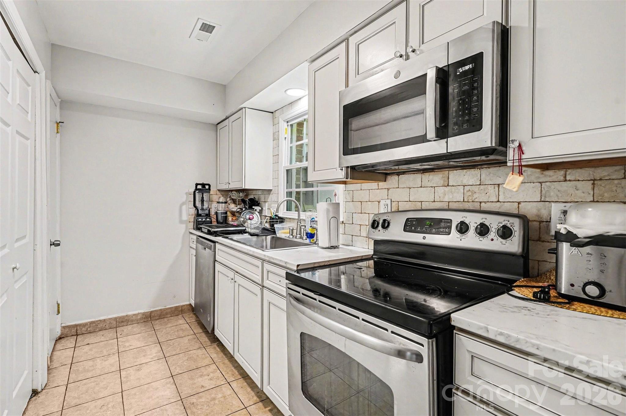 Photo 5 of 1236 Archdale Drive, Charlotte, NC