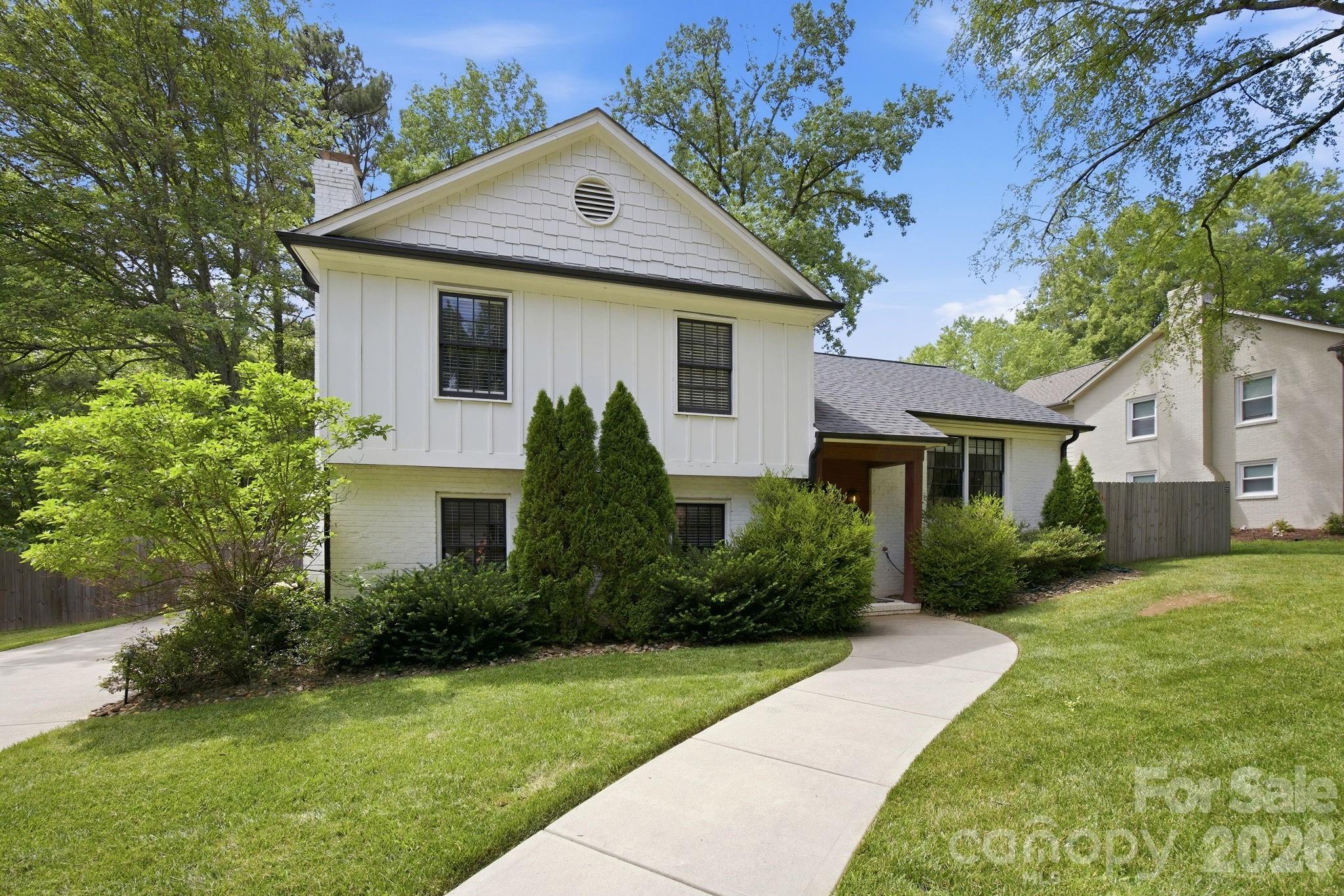 Photo 4 of 1325 Braeburn Road, Charlotte, NC