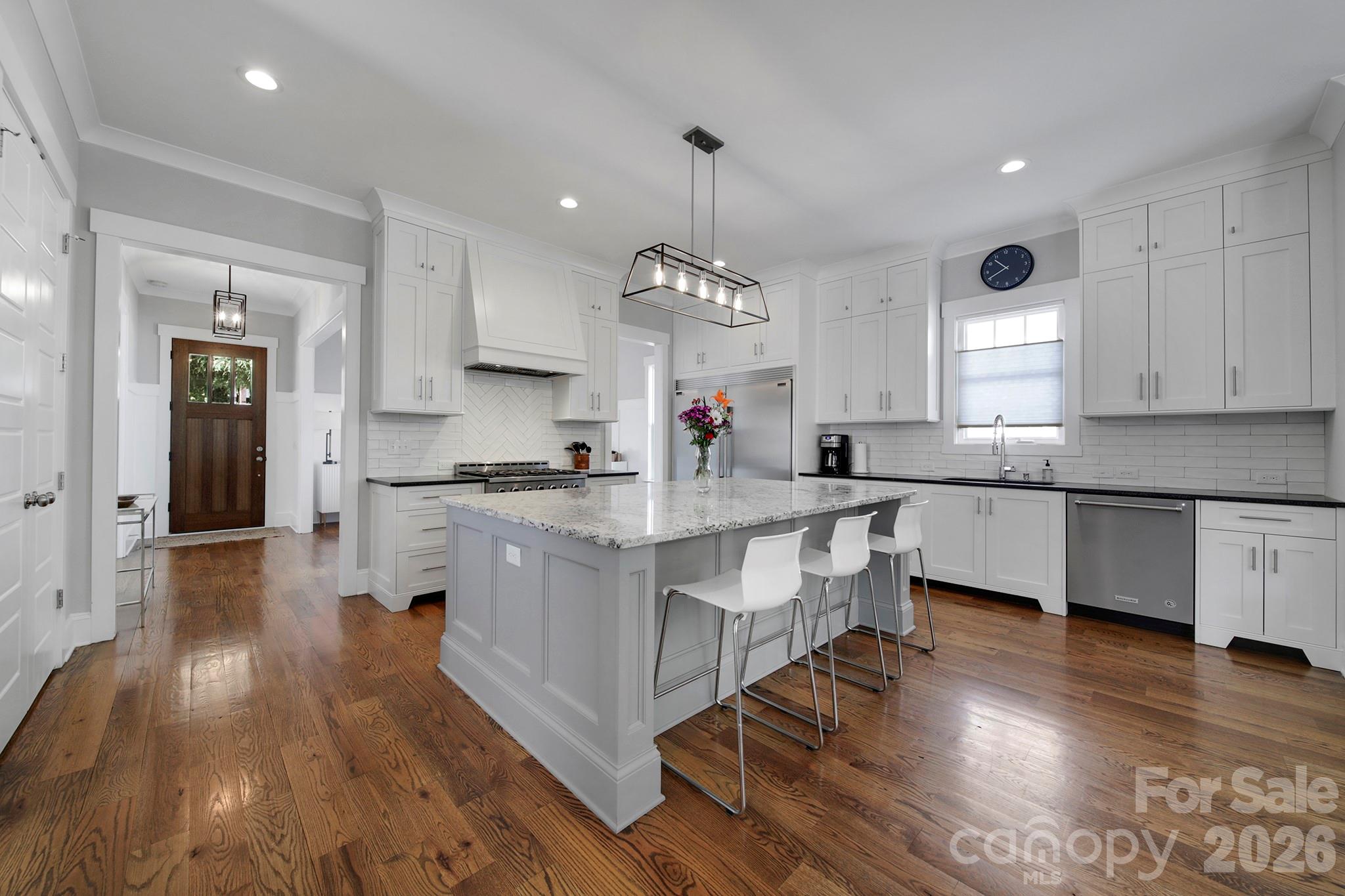 3015 Commonwealth Avenue, Charlotte, NC - photo 4 of 34