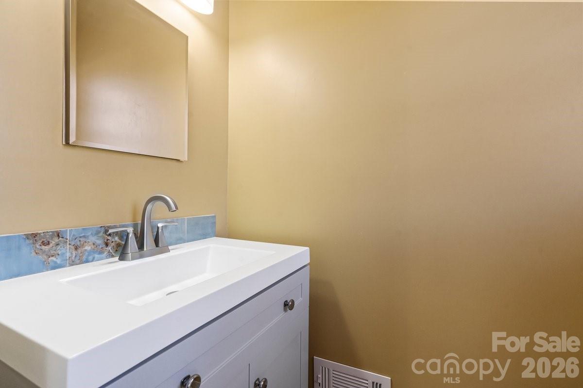 Photo 9 of 1717 Woodvalley Drive, Charlotte, NC
