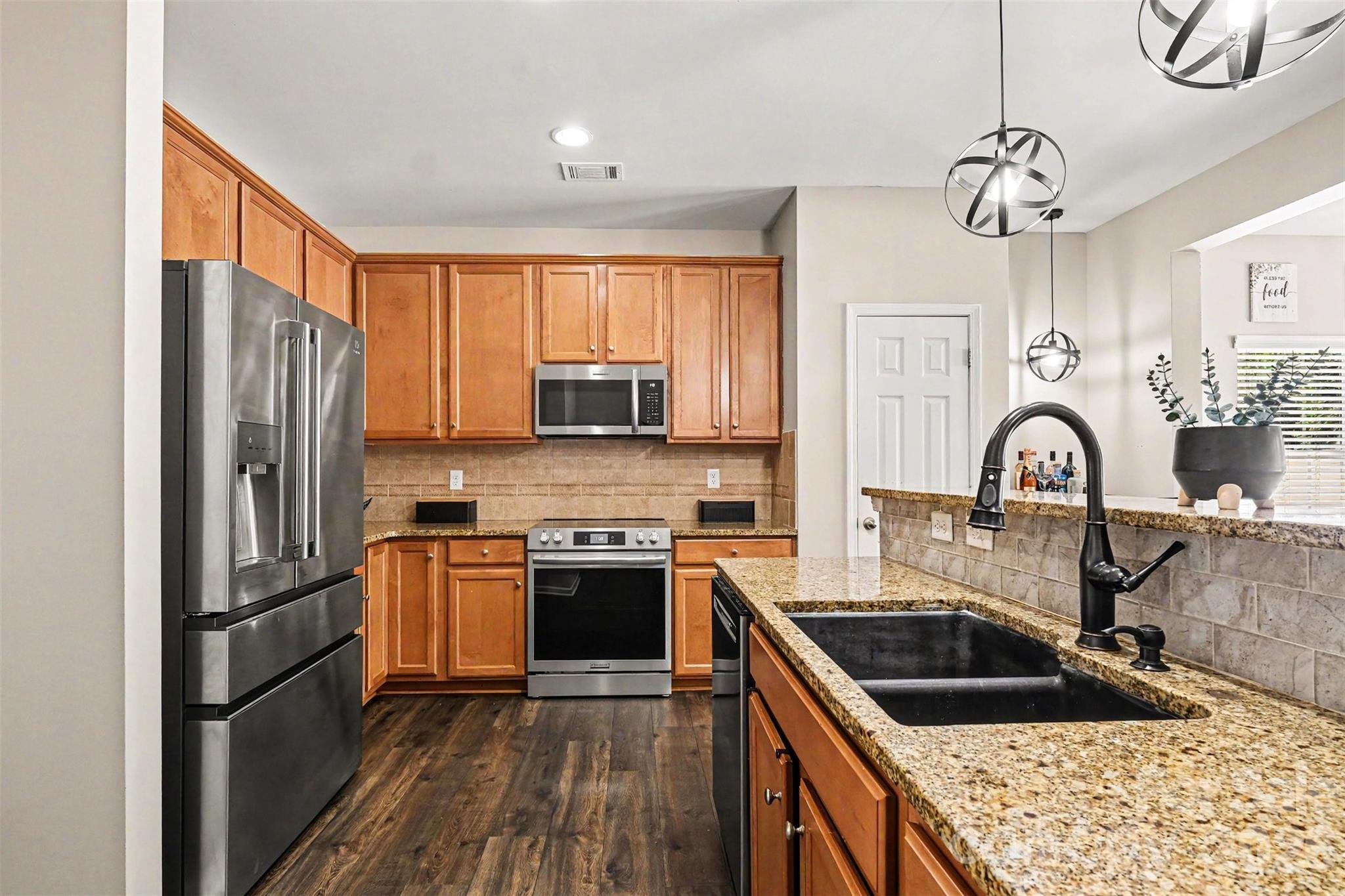 10103 Caldwell Forest Drive, Charlotte, NC - photo 9 of 35