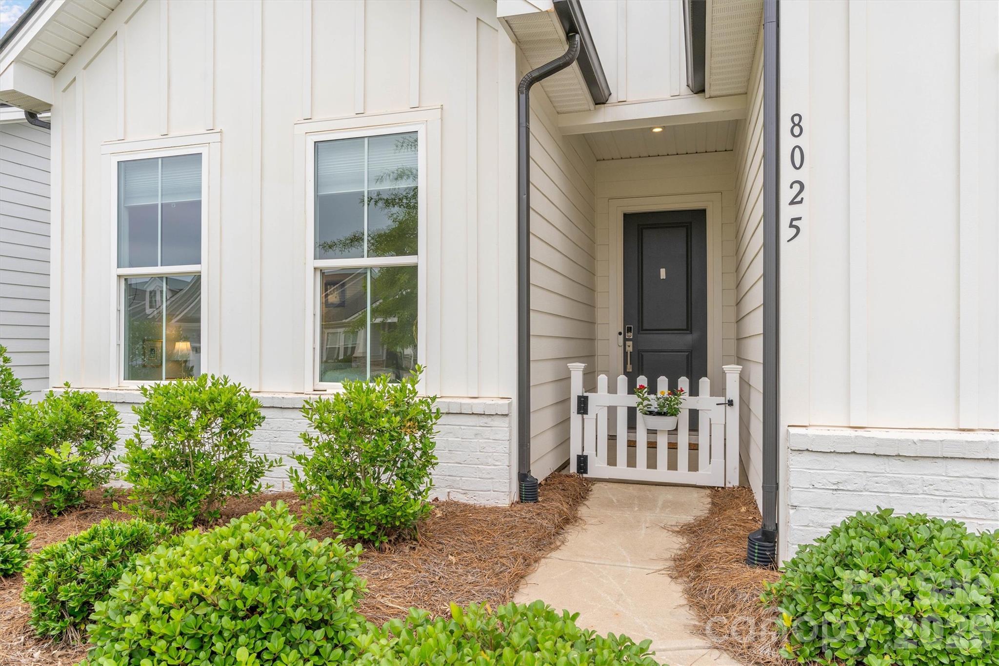 Photo 4 of 8025 Brookbank Drive, Charlotte, NC