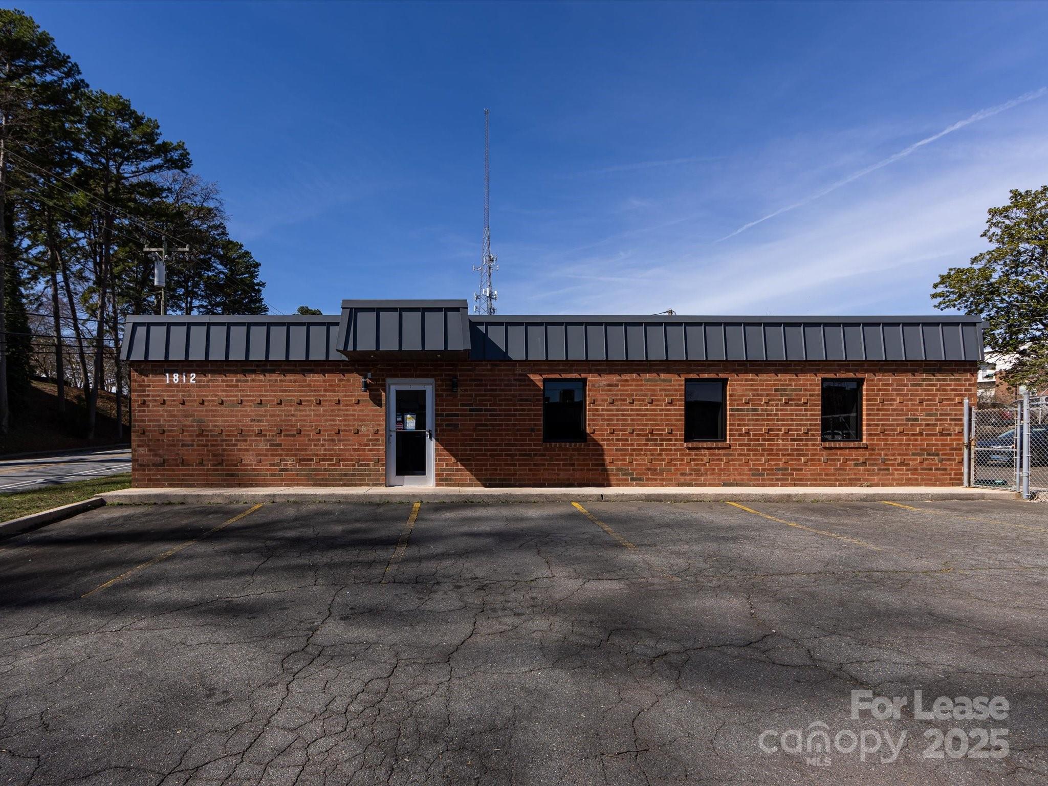 1812 W Morehead Street - Charlotte, North Carolina 28208 - 4287849 ...