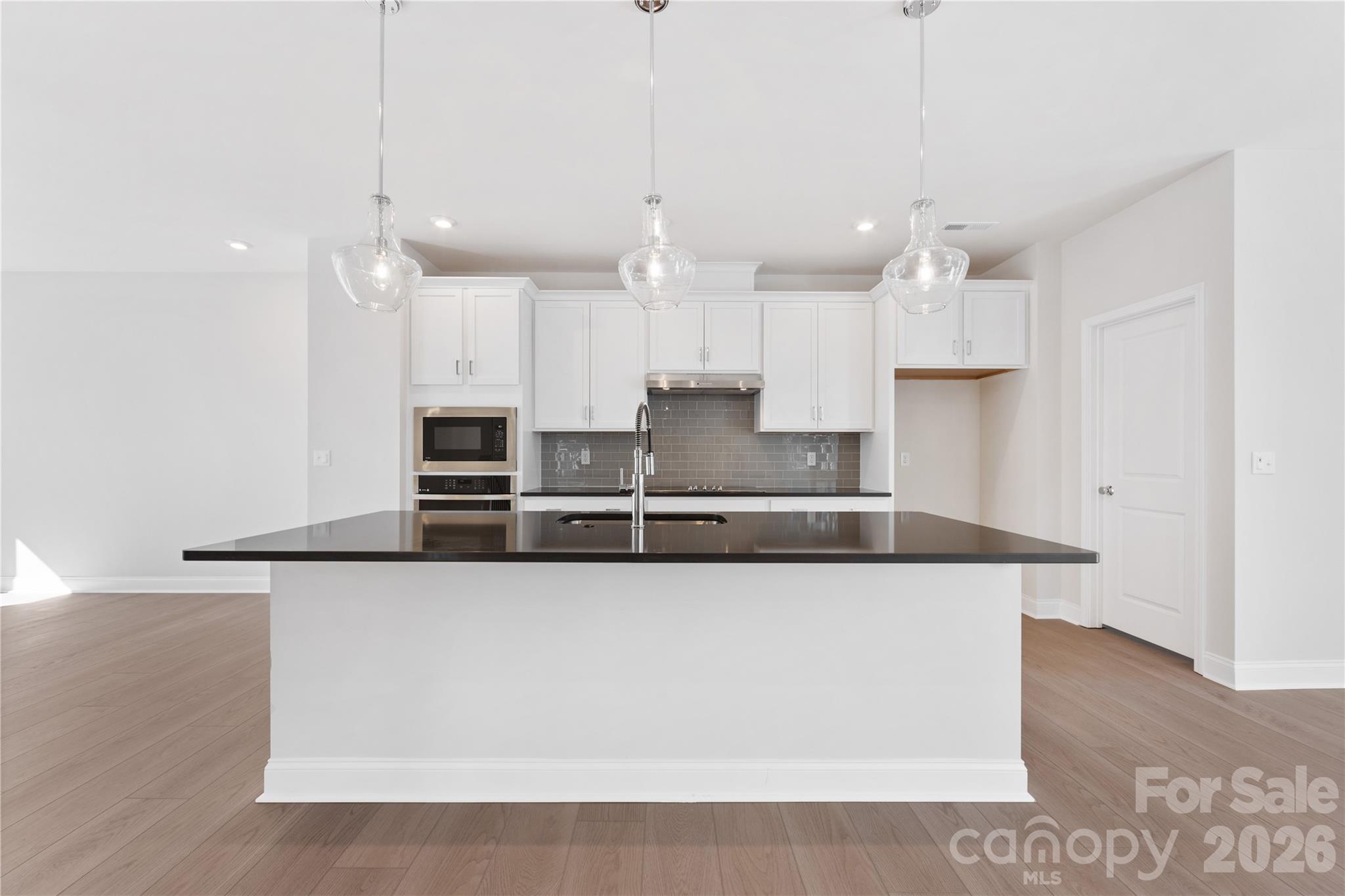 Photo 9 of 905 Archway Lane, Charlotte, NC