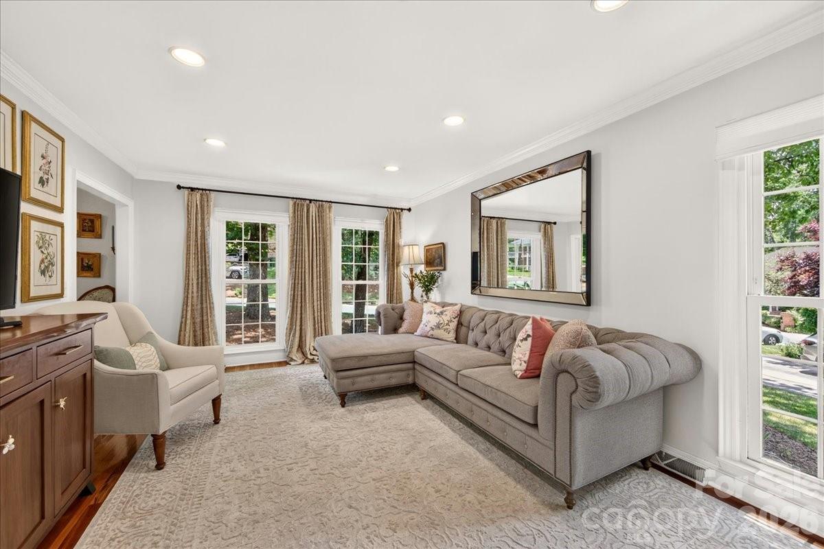 Home for sale at 10300 Ben Franklin Court, Charlotte, NC — photo 5 of 44