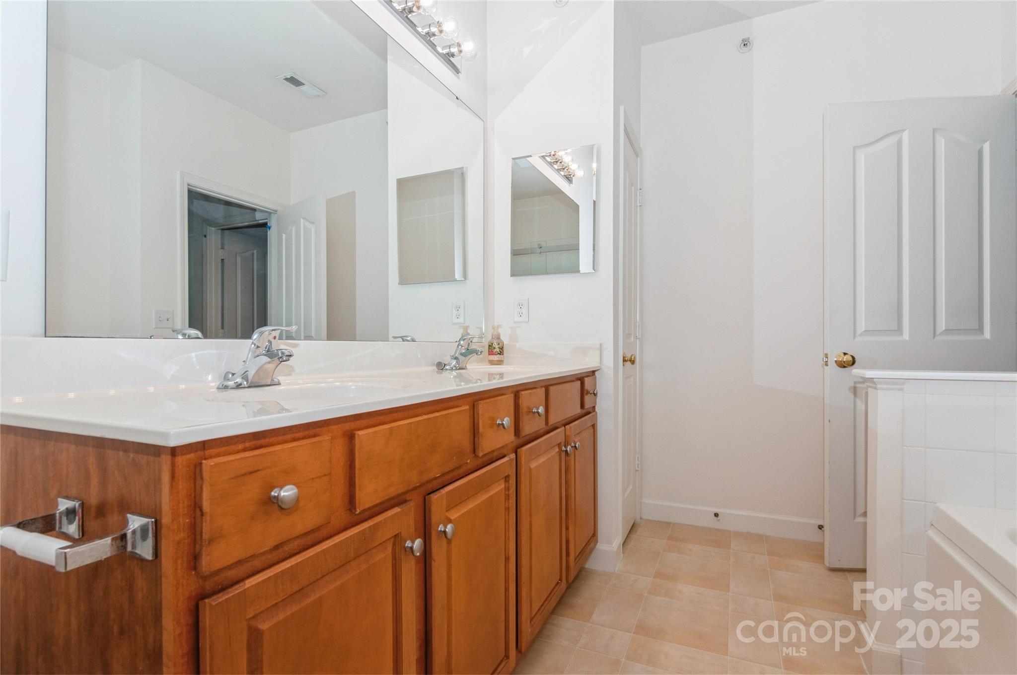 Photo 13 of 11863 Ridgeway Park Drive, Charlotte, NC