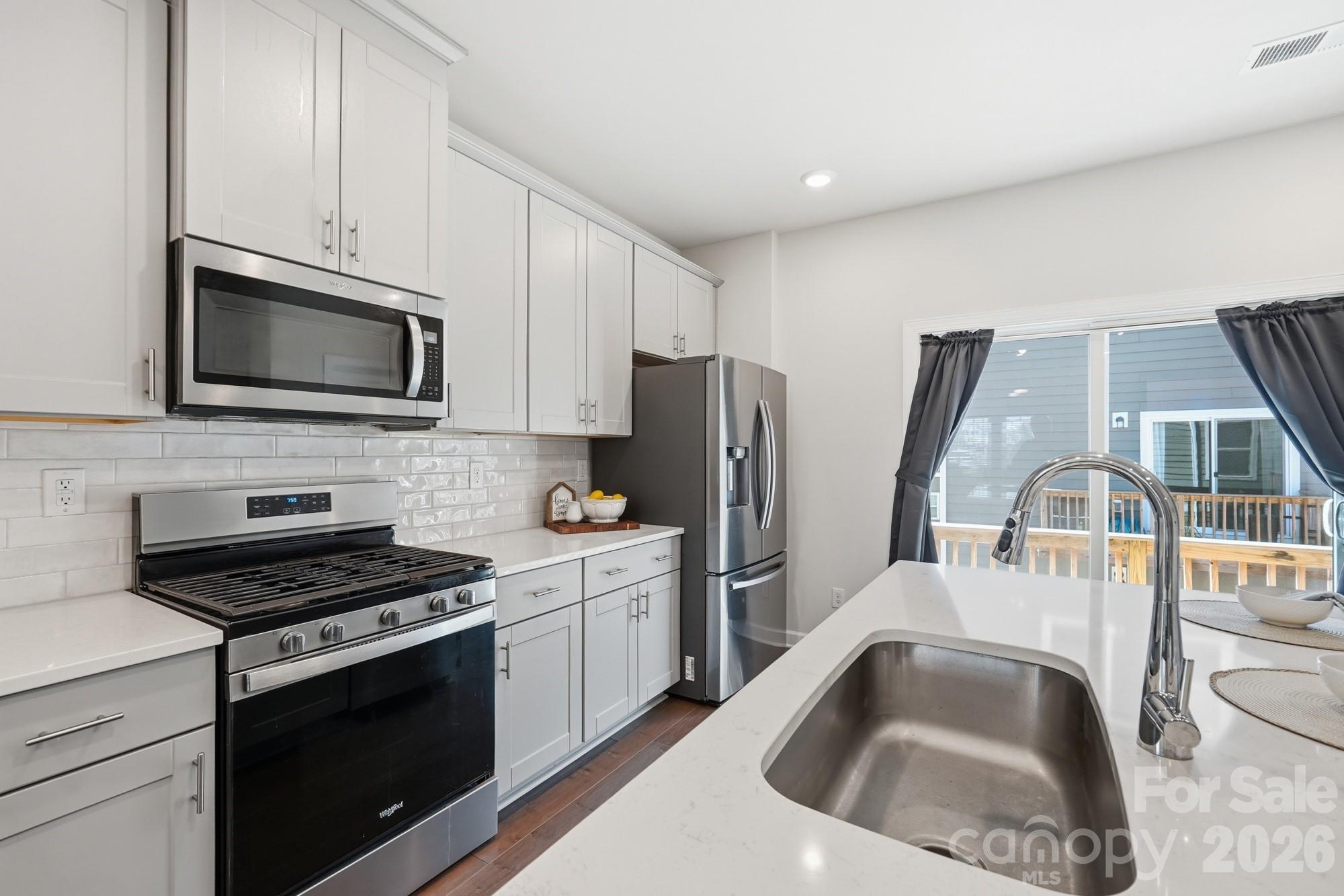 3742 Memorial Parkway, Charlotte, NC - photo 12 of 27