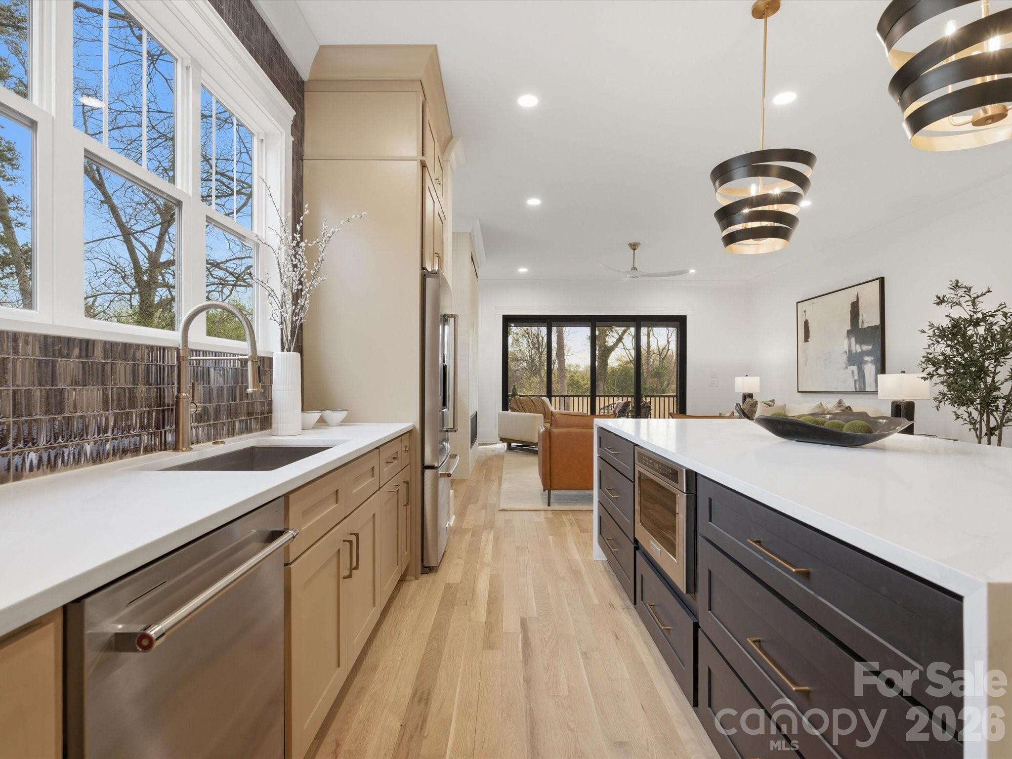 431 W Peterson Drive, Charlotte, NC - photo 5 of 49