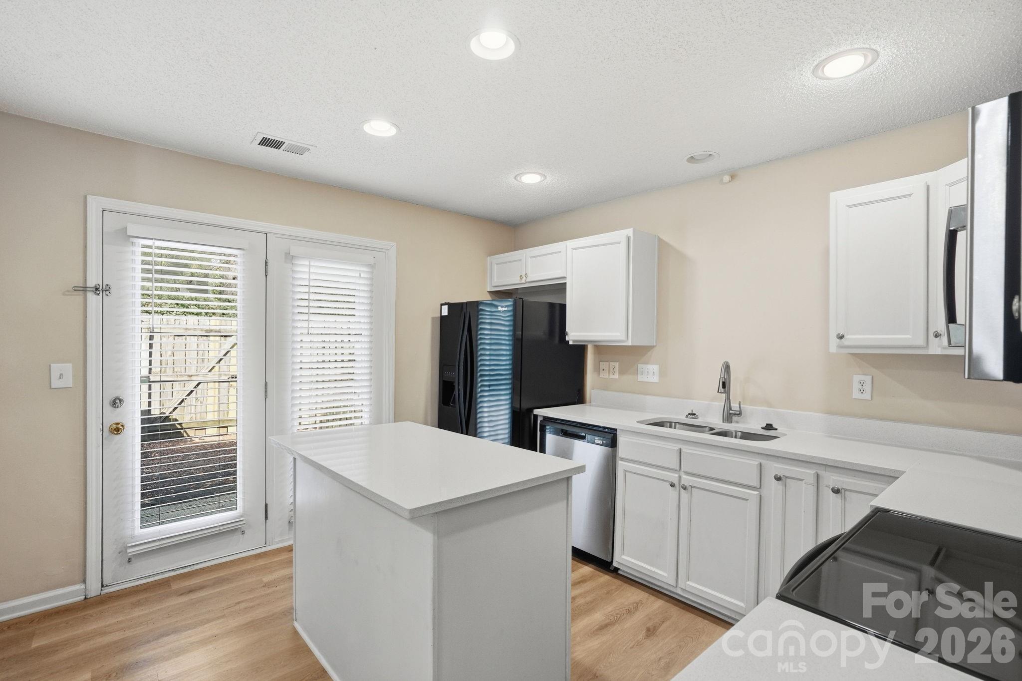 Photo 16 of 10142 Forest Landing Drive, Charlotte, NC