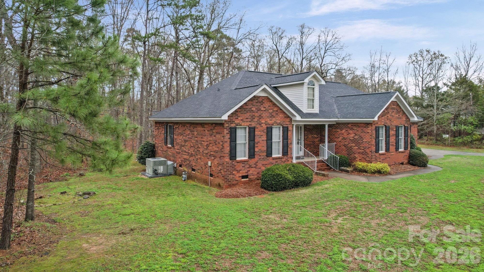 Photo 4 of 410 W Elm Street, Wingate, NC