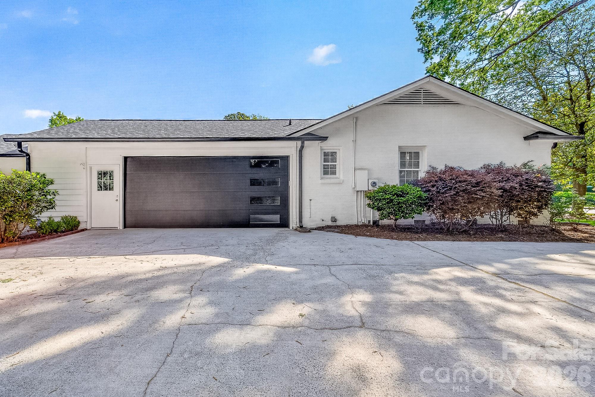 Photo 10 of 6220 Sharon Road, Charlotte, NC