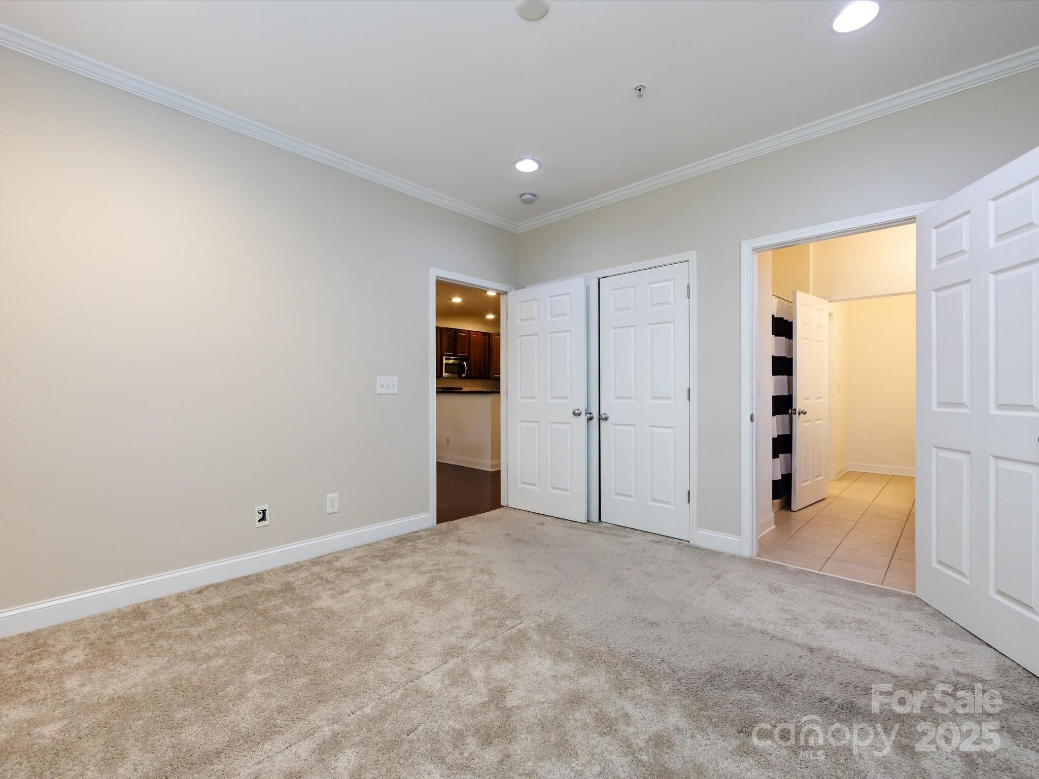 Photo 24 of 1000 E Woodlawn Road216, Charlotte, NC