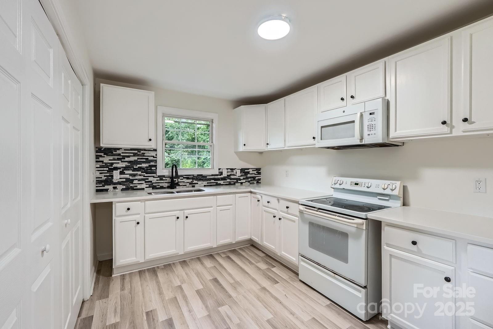 1224 E Woodlawn Road, Charlotte, NC - photo 10 of 48