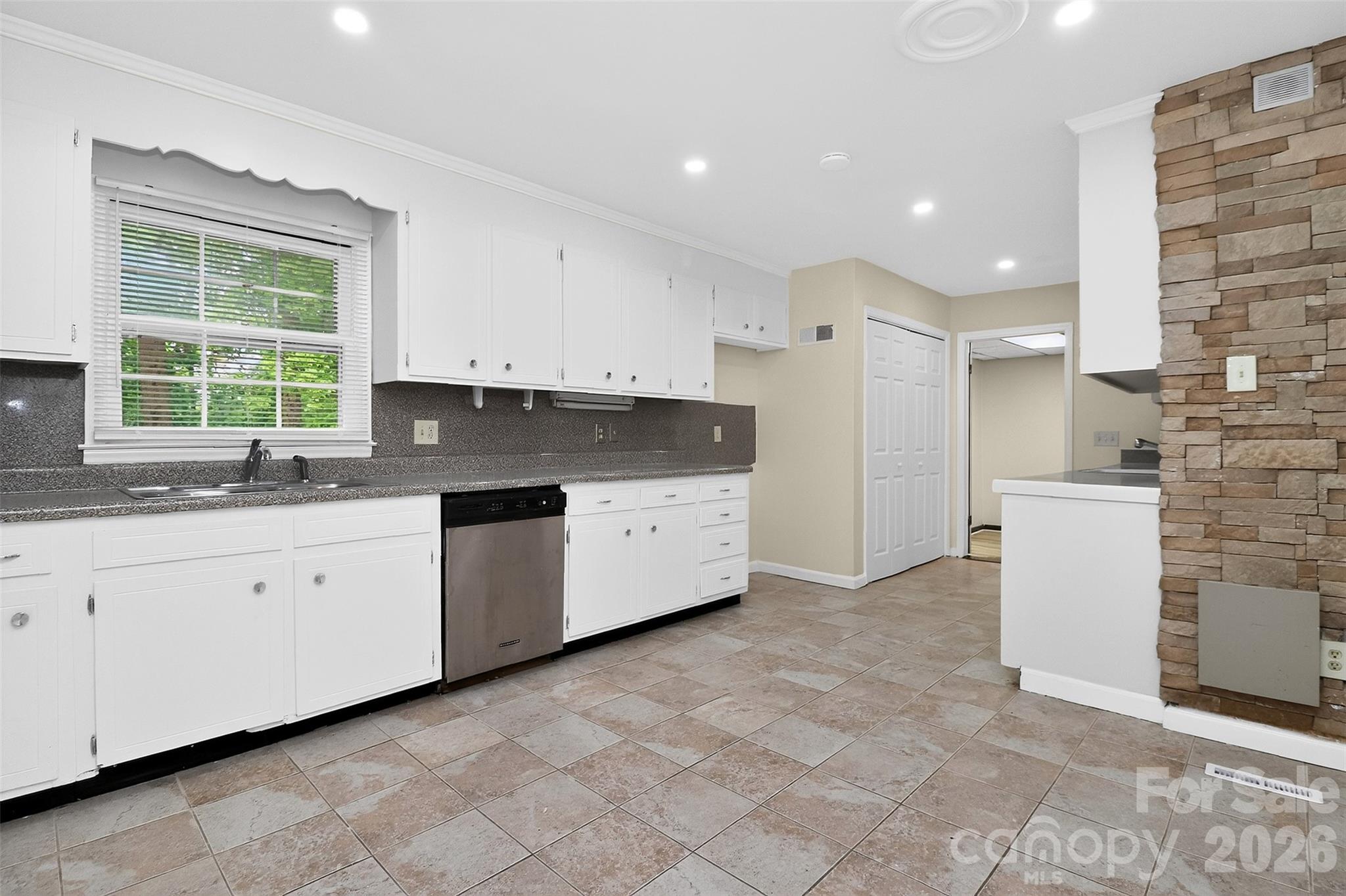 7007 Crossridge Road, Charlotte, NC - photo 13 of 45