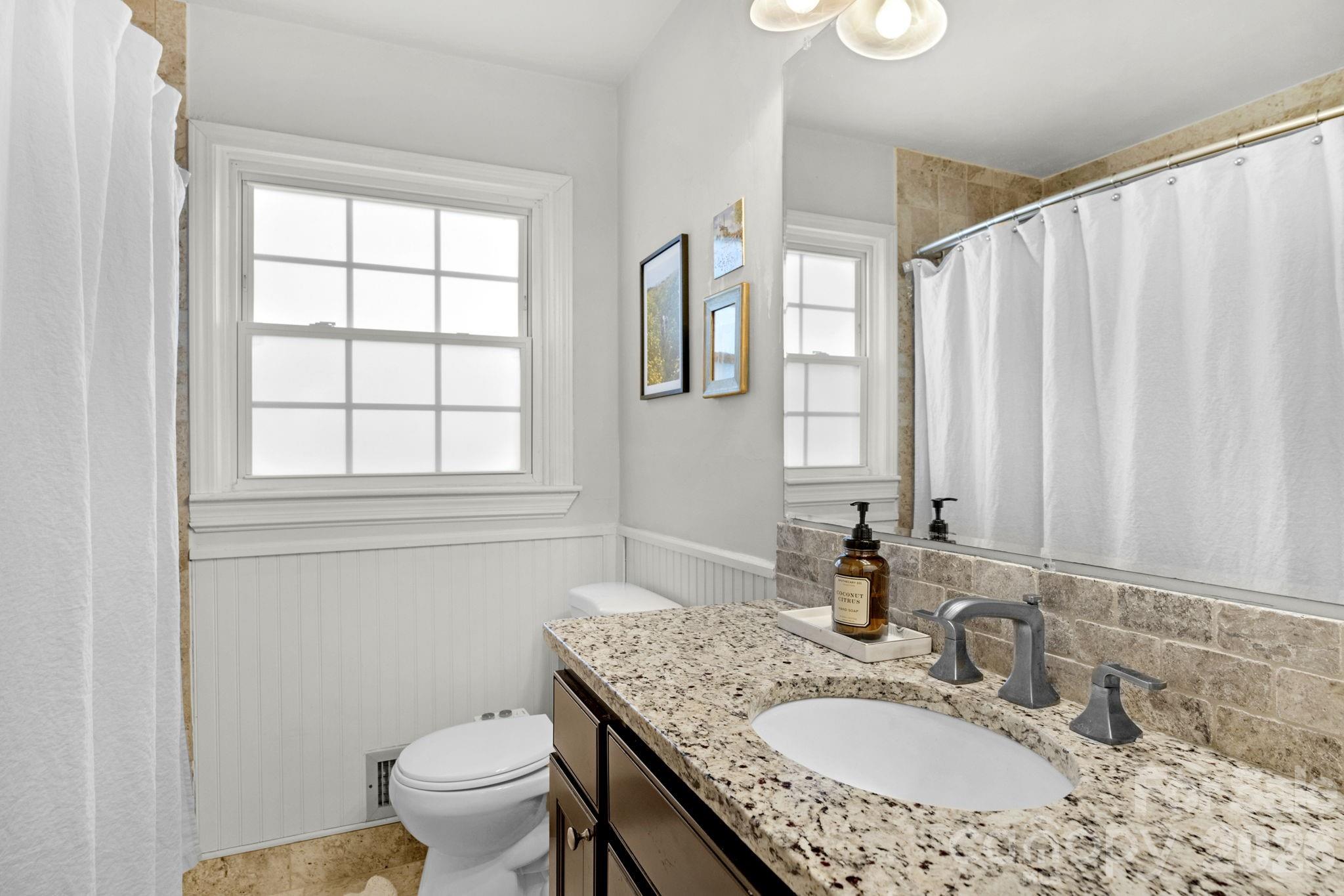 6038 Netherwood Drive, Charlotte, NC - photo 13 of 42