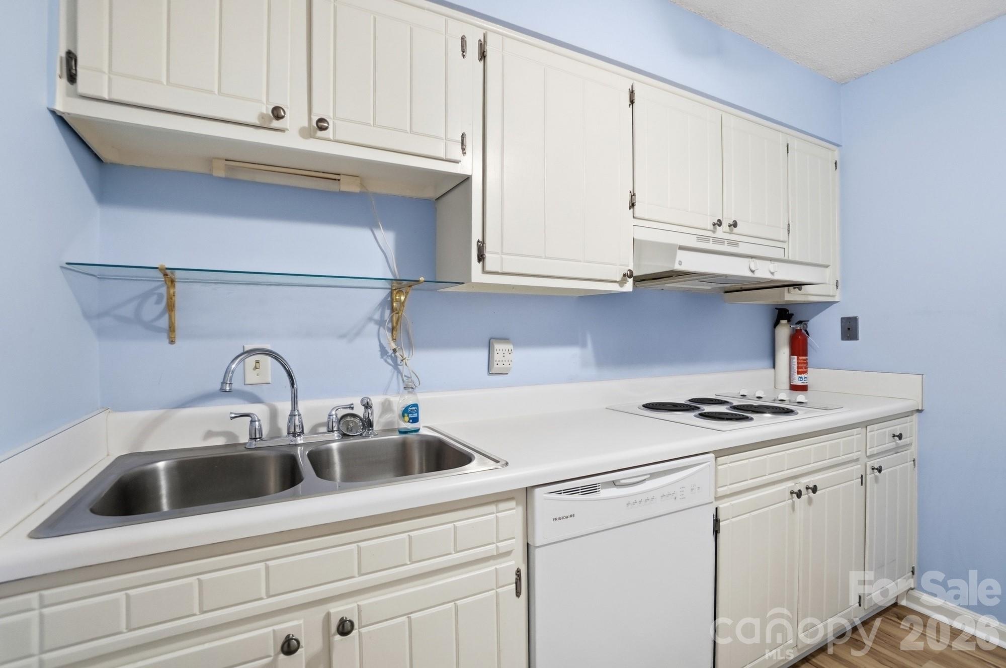 Photo 18 of 4754 Hedgemore DriveN, Charlotte, NC