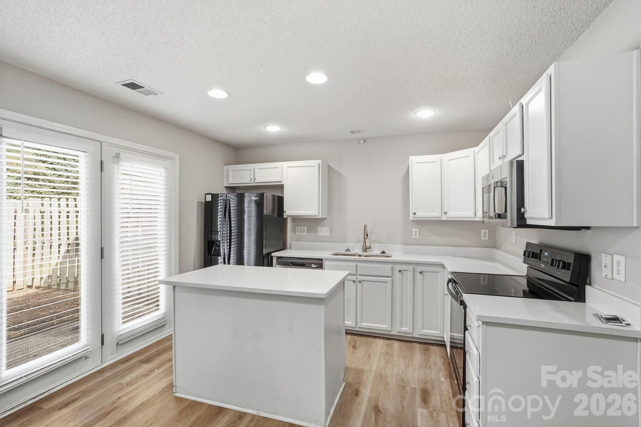 Photo 18 of 10142 Forest Landing Drive, Charlotte, NC