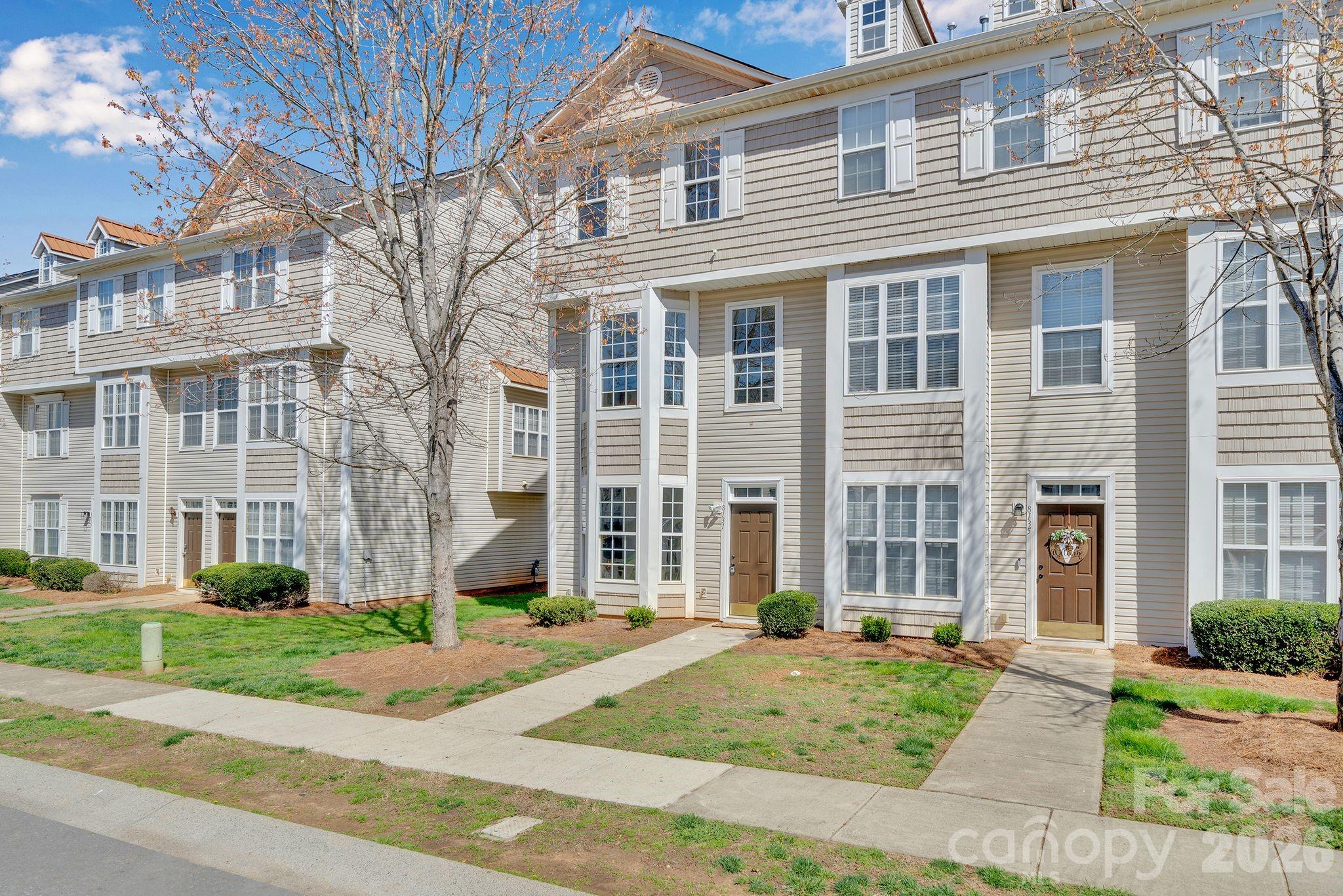 Photo 3 of 8131 Kings Creek Drive, Charlotte, NC