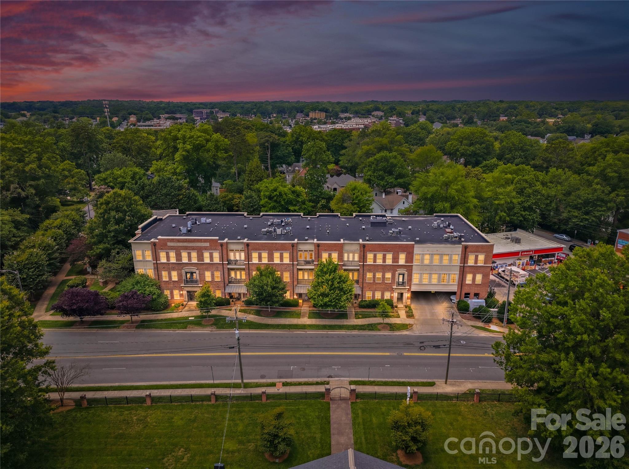 Home for sale at 2946 Selwyn Avenue112, Charlotte, NC — photo 1 of 44