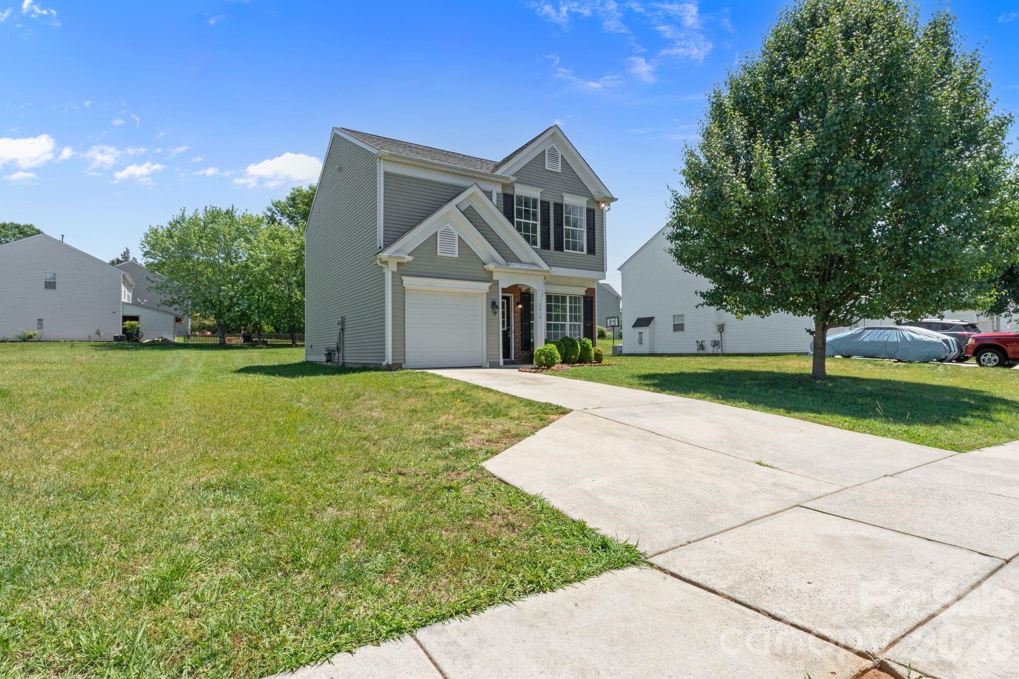 Photo 2 of 10410 Roundleaf Drive, Charlotte, NC