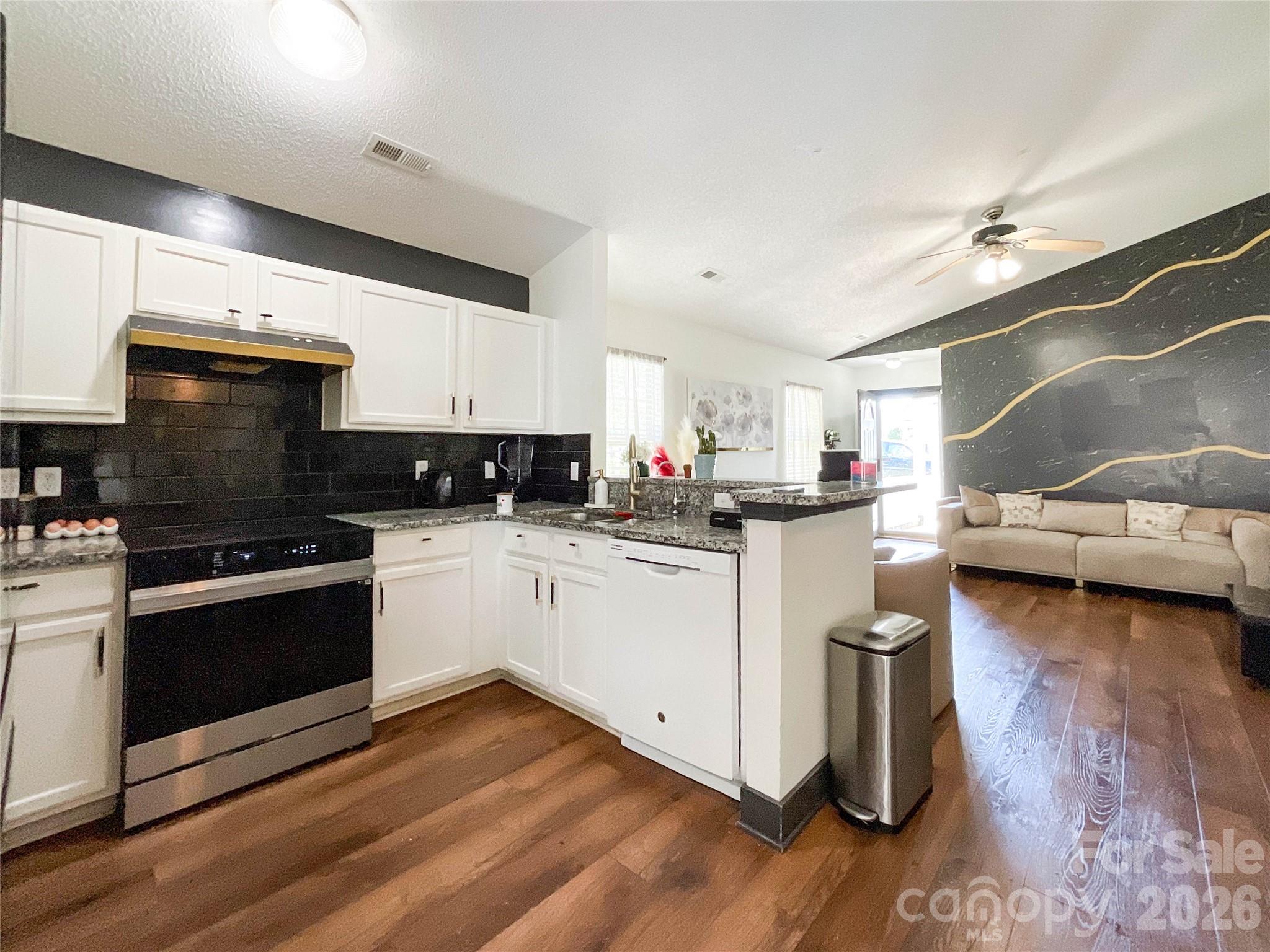 Photo 4 of 12151 Stewarts Crossing Drive, Charlotte, NC