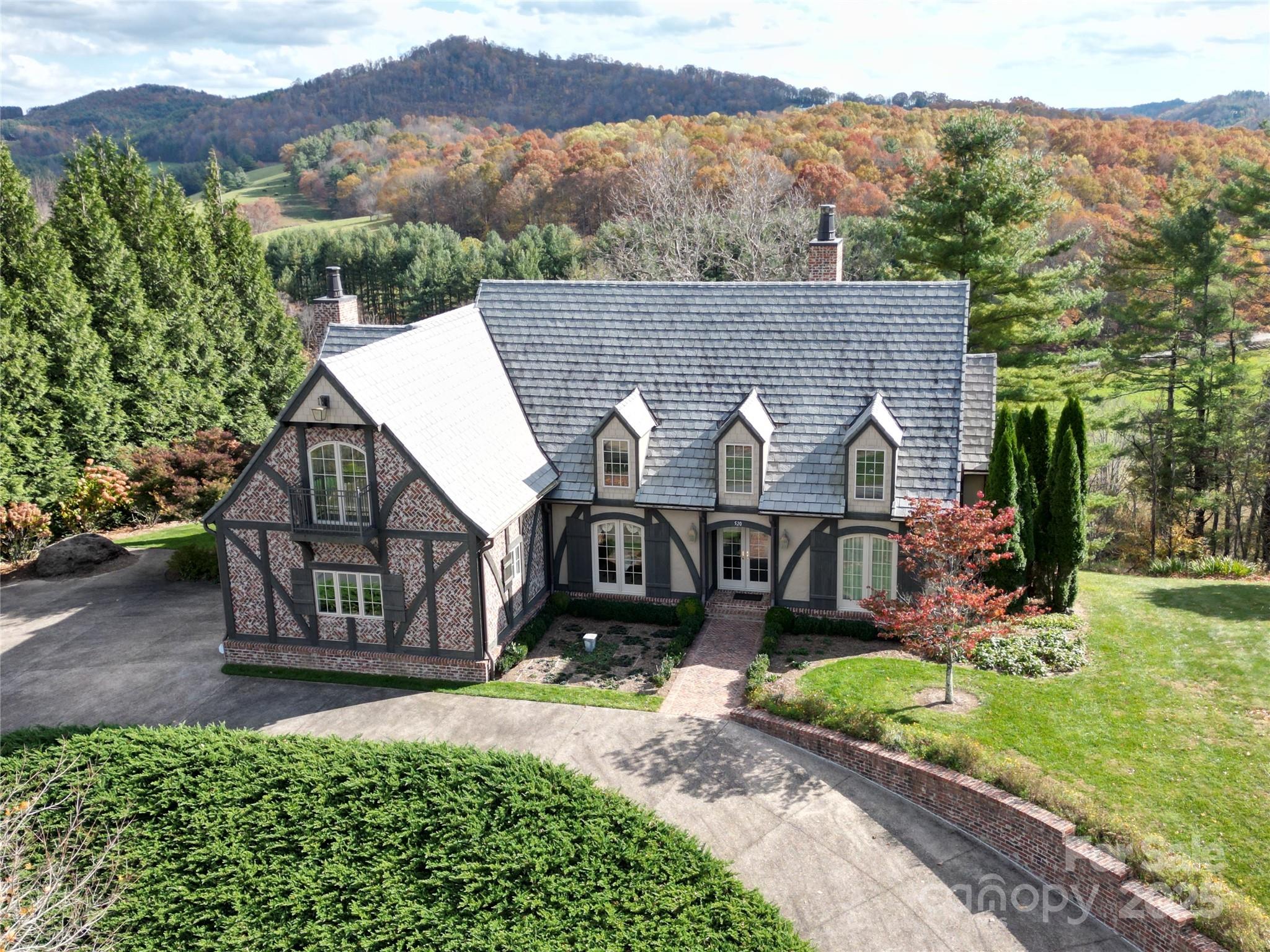 520 E Landing Ridge Circle, Jefferson, NC