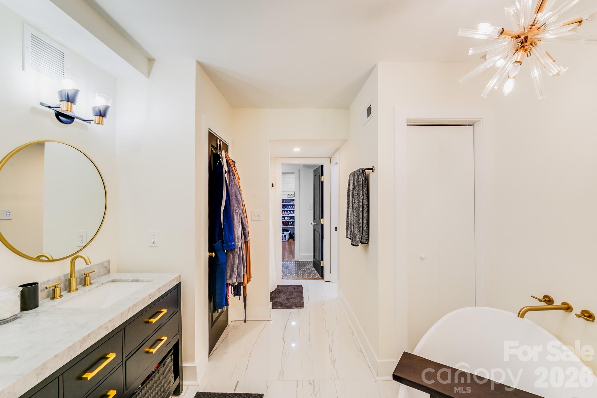 Photo 33 of 4910 Valley Stream Road, Charlotte, NC