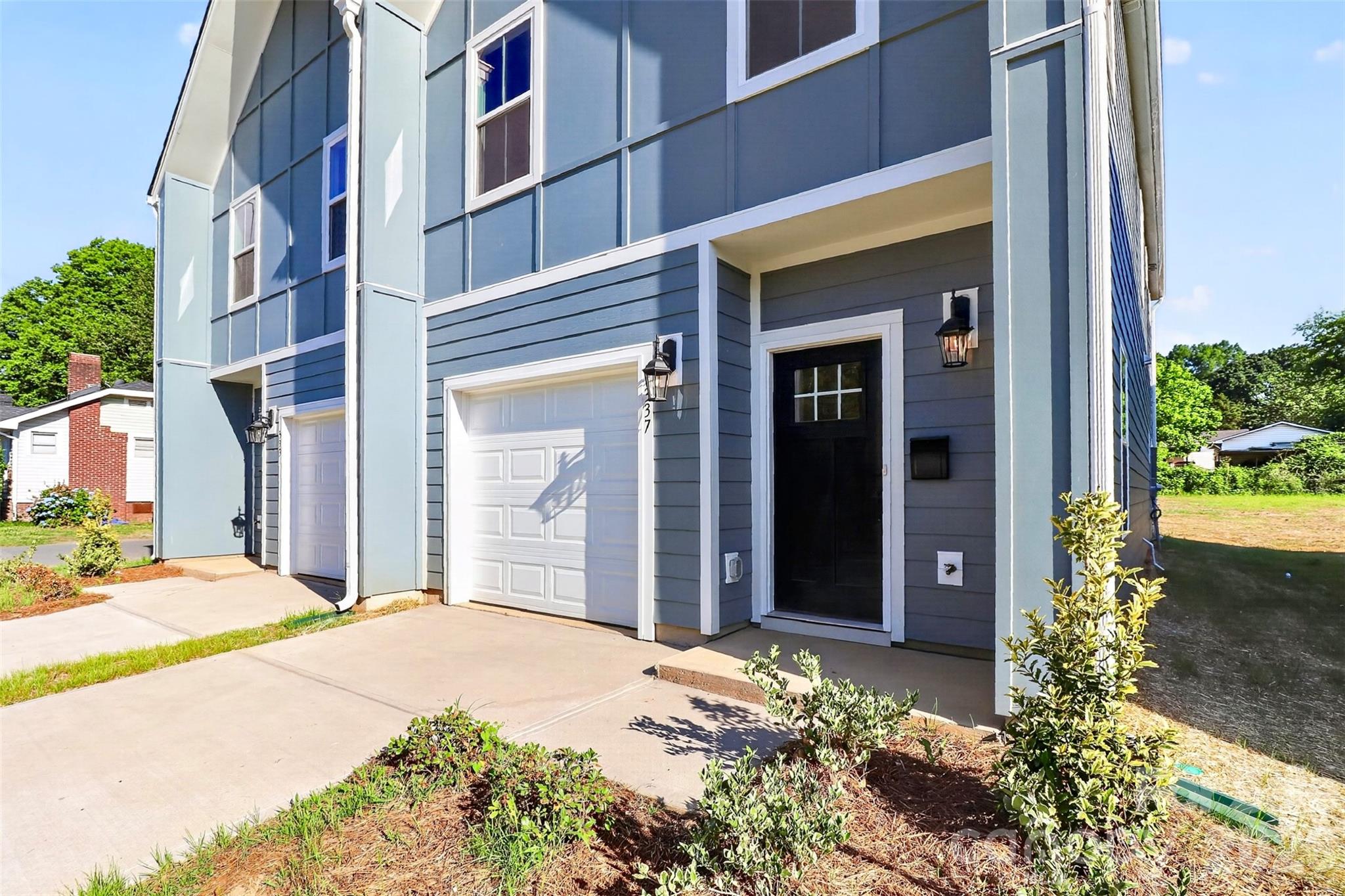 Photo 3 of 337 N Hoskins Road, Charlotte, NC