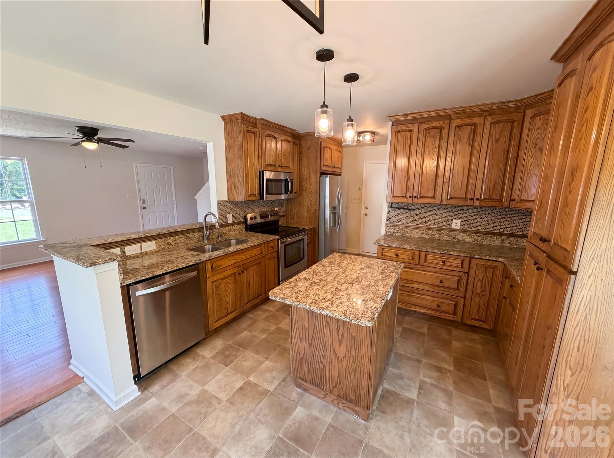 Photo 2 of 6121 Linda Vista Lane, Charlotte, NC