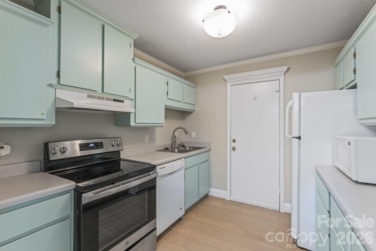 Photo 13 of 4747 Hedgemore DriveB, Charlotte, NC