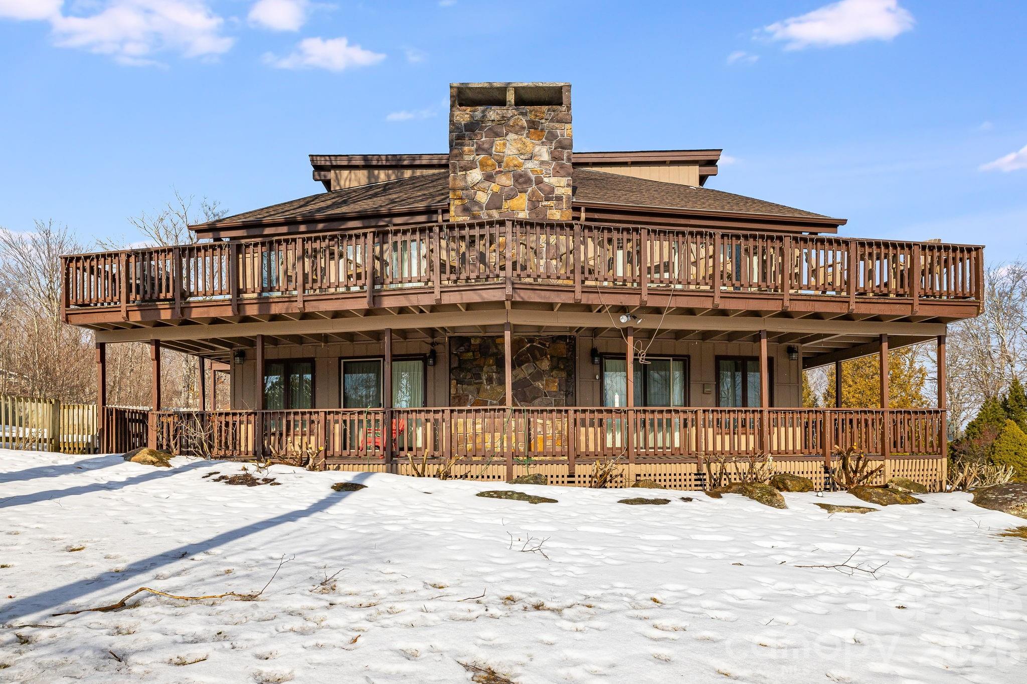 301 Highland Circle, Sugar Mountain, NC - photo 2 of 49