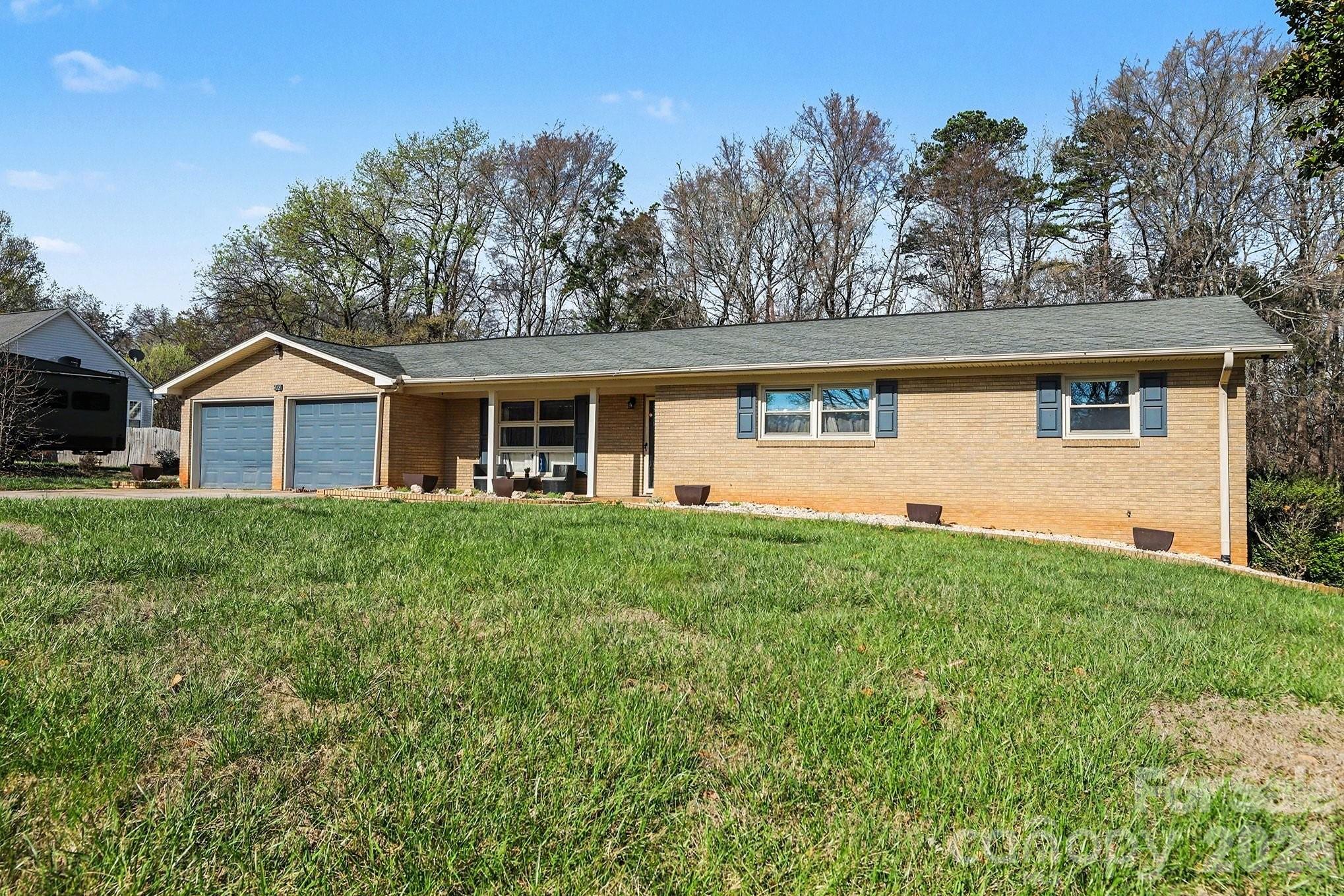 Photo 2 of 213 Lakeview Drive, Harrisburg, NC