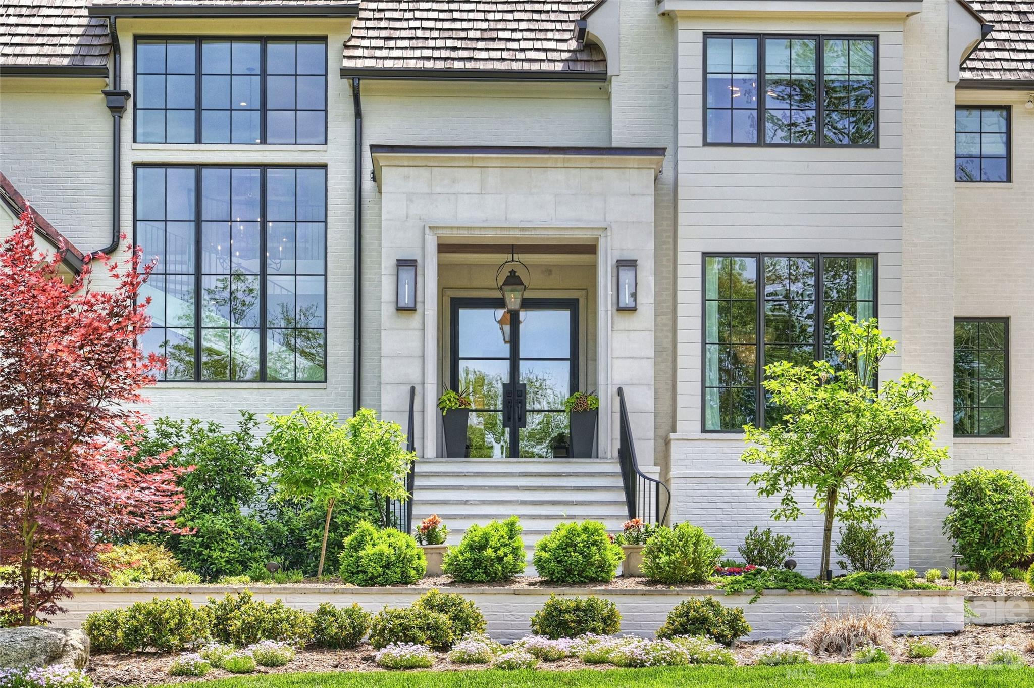 Photo 3 of 1931 Shoreham Drive, Charlotte, NC