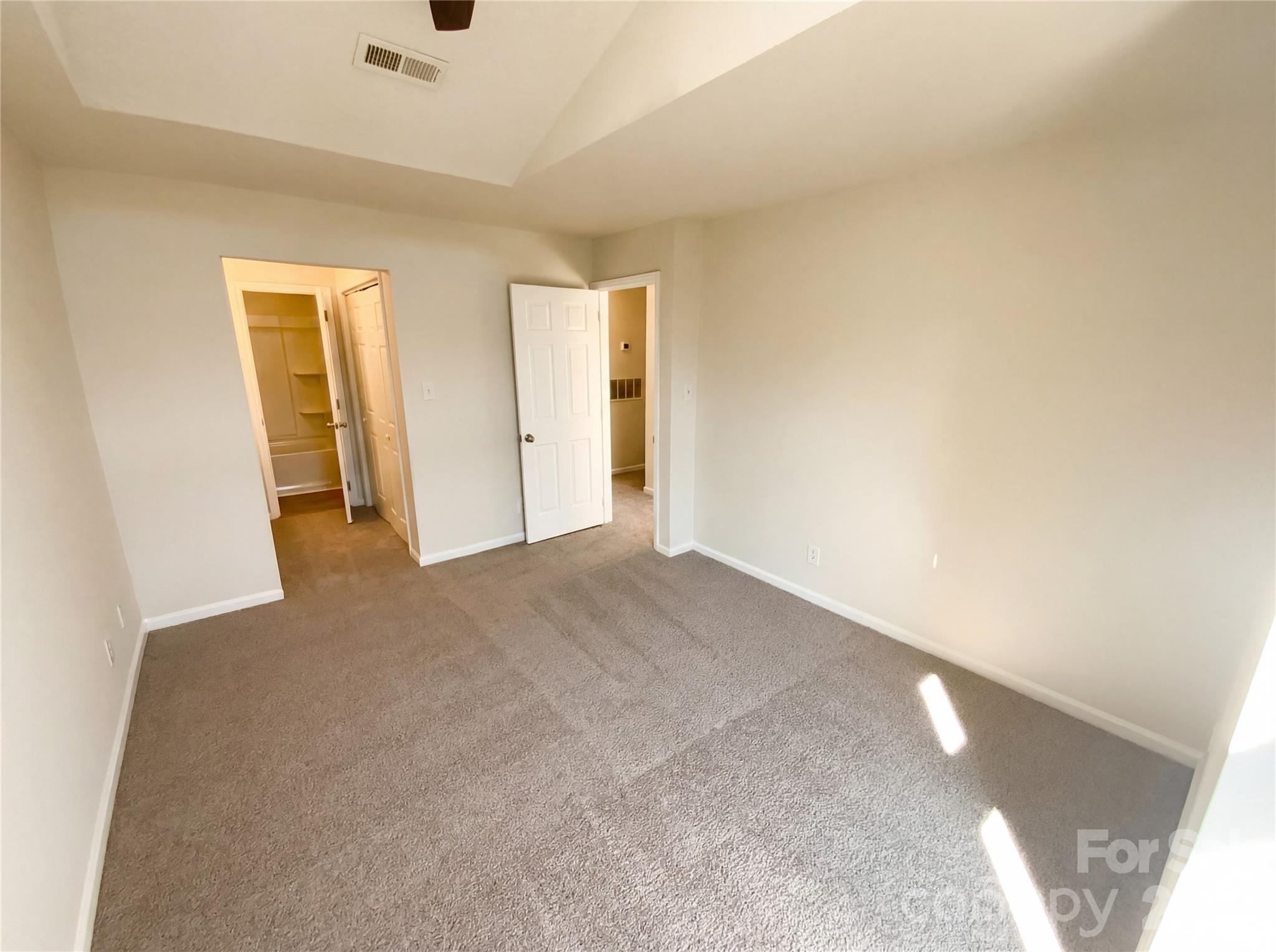 Photo 4 of 1101 E Morehead Street33, Charlotte, NC