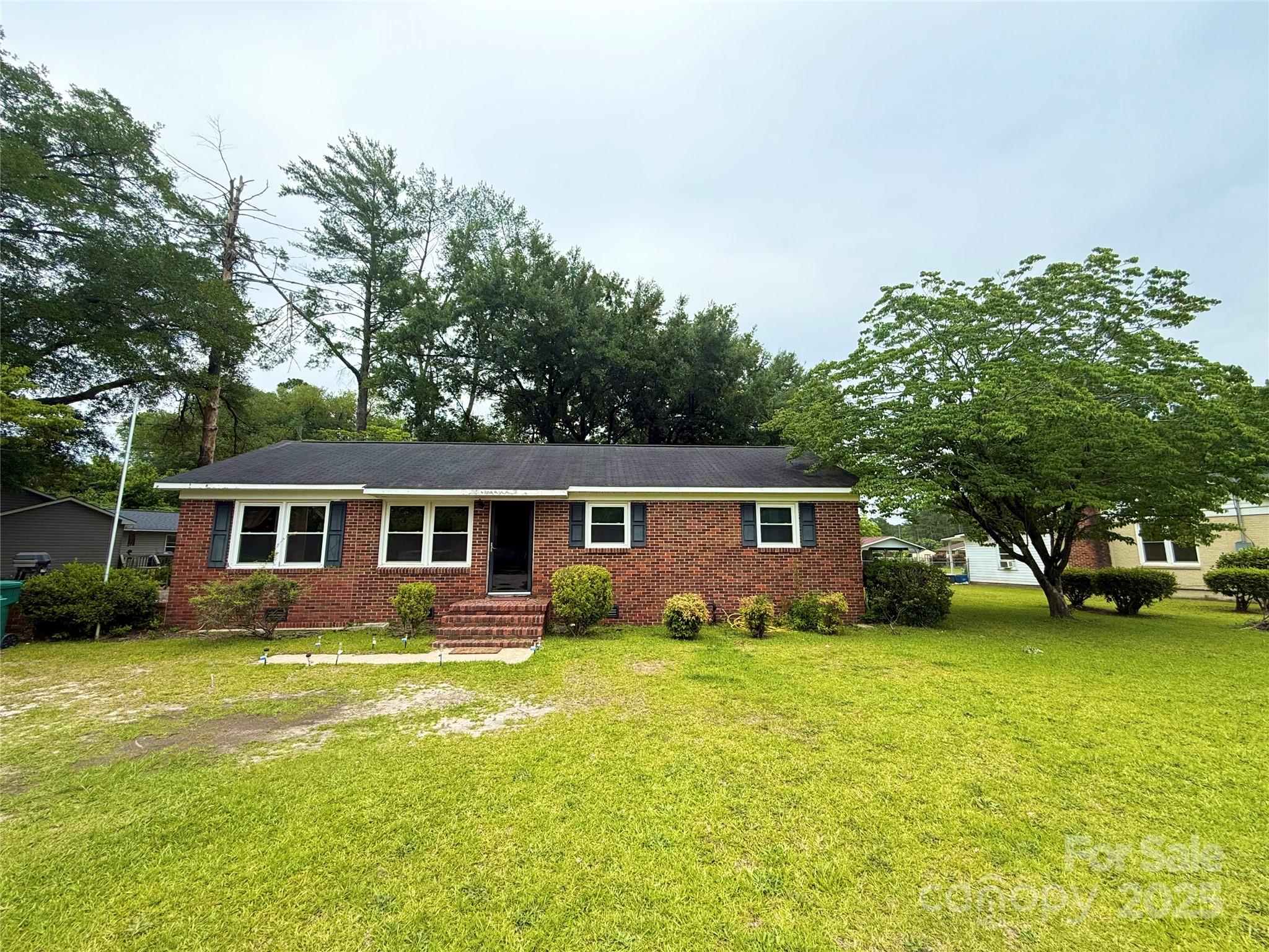 Photo 3 of 101 Windsor Drive, Cheraw, SC