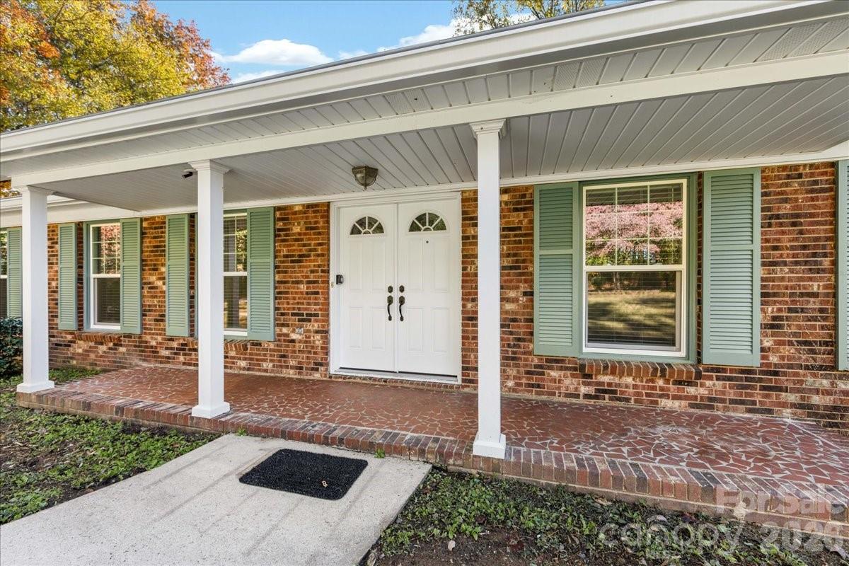 Photo 2 of 1840 Stoneyridge Drive, Charlotte, NC