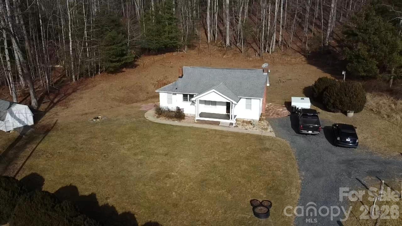 Photo 4 of 212 Old Dale Road, Spruce Pine, NC